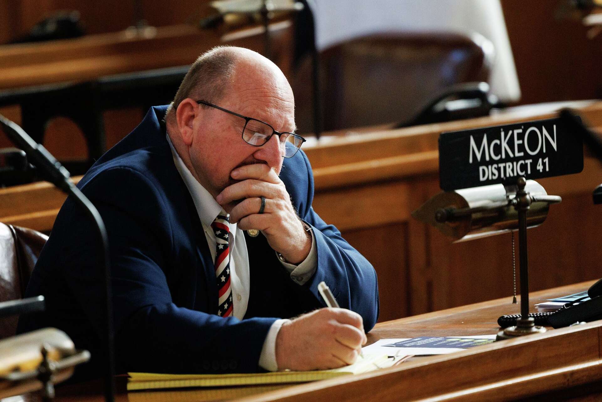 Tearful Nebraska state Sen. McKeon resigns amid accusations of ...