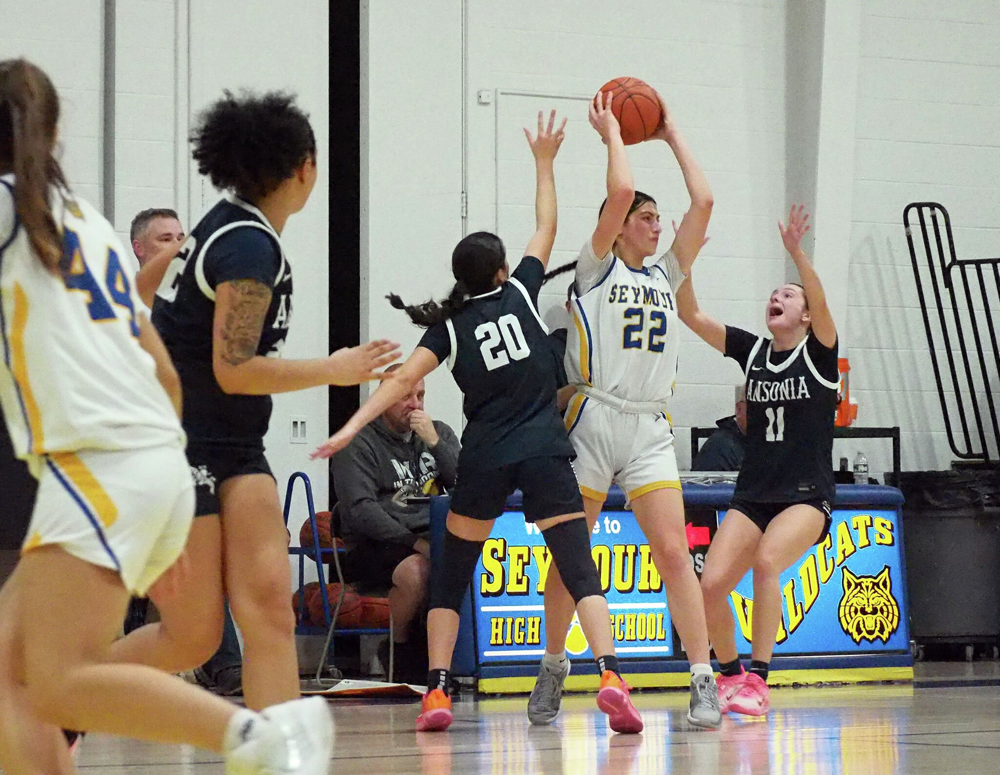 Trio of juniors has Seymour girls hoop poised for championship run