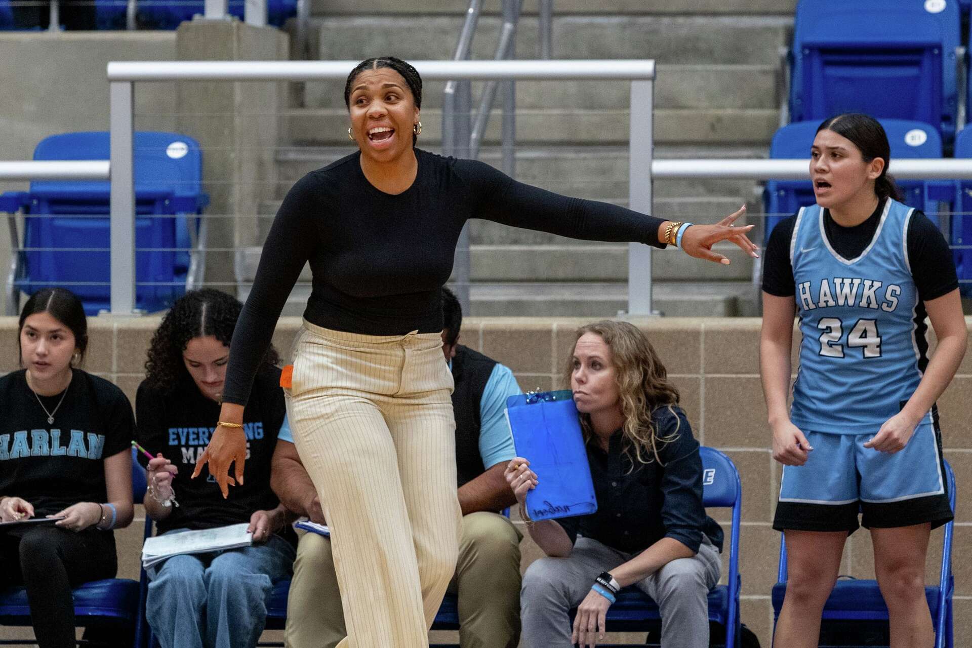 Trinity Dixon leads Warren girls basketball to win over Harlan