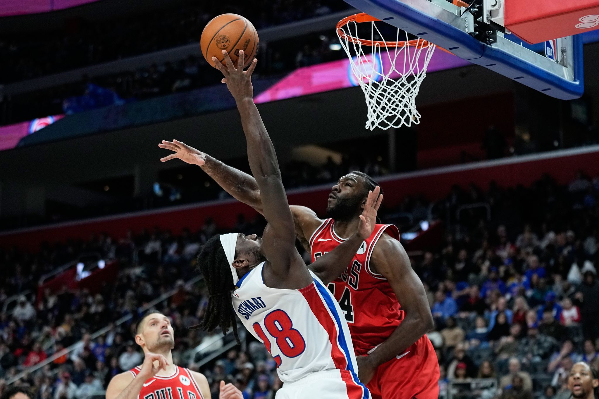 Stewart anota 31 puntos, un récord personal, y Pistons derrotan 108-93 ...