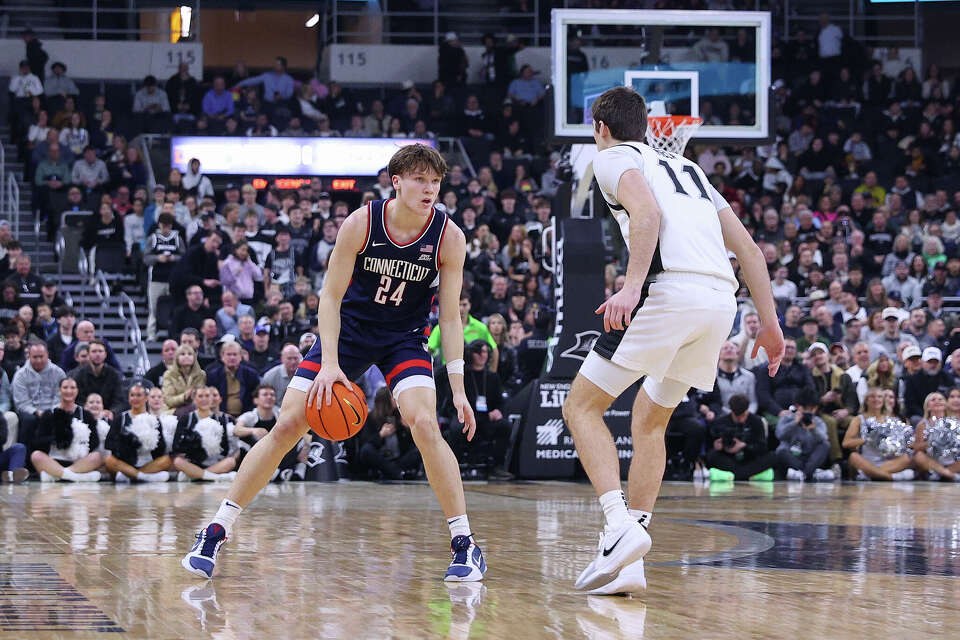 Freshman Braylon Mullins carries UConn to improbable win
