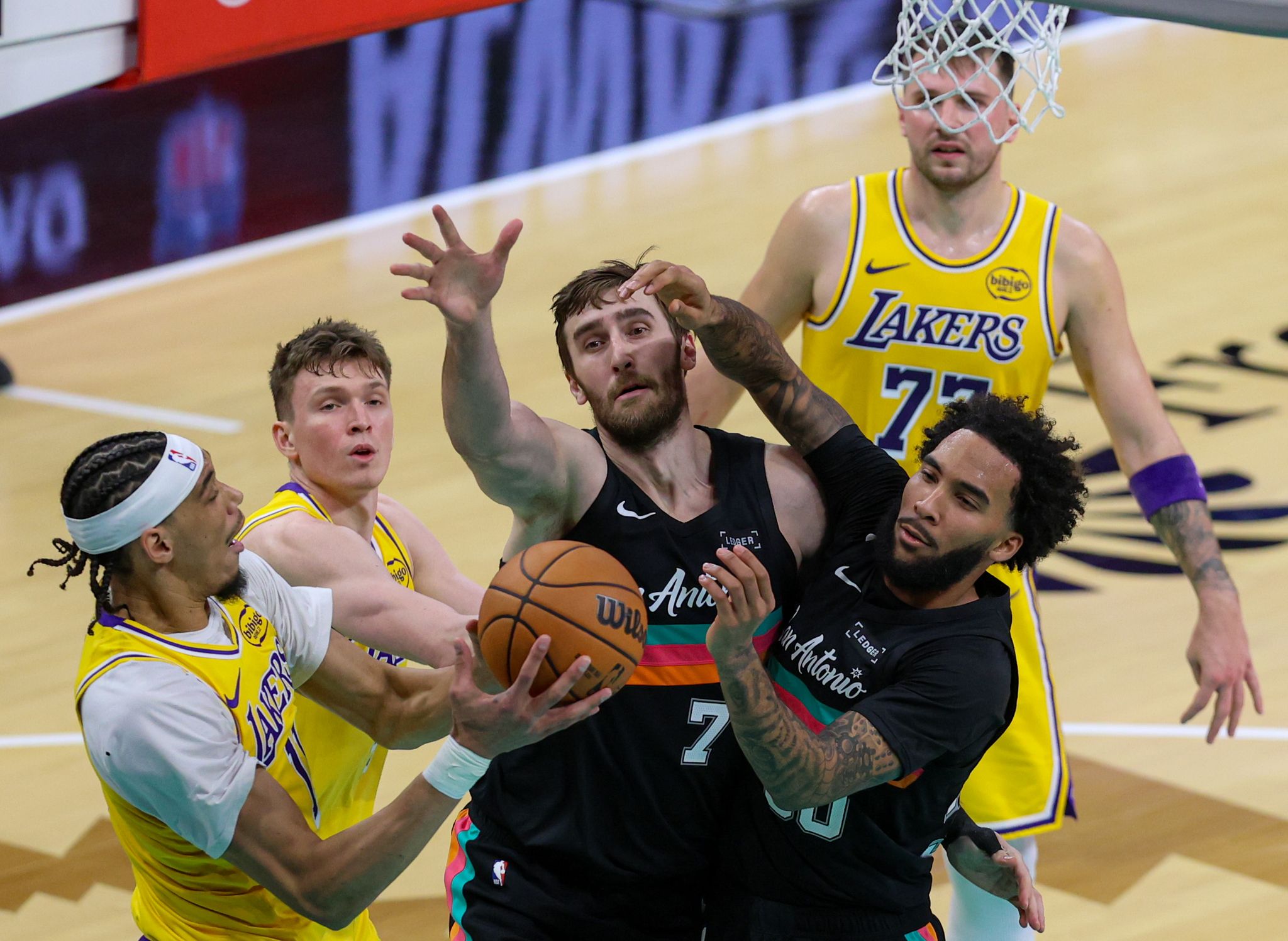 Spurs' Julian Champagnie on rebounding tear