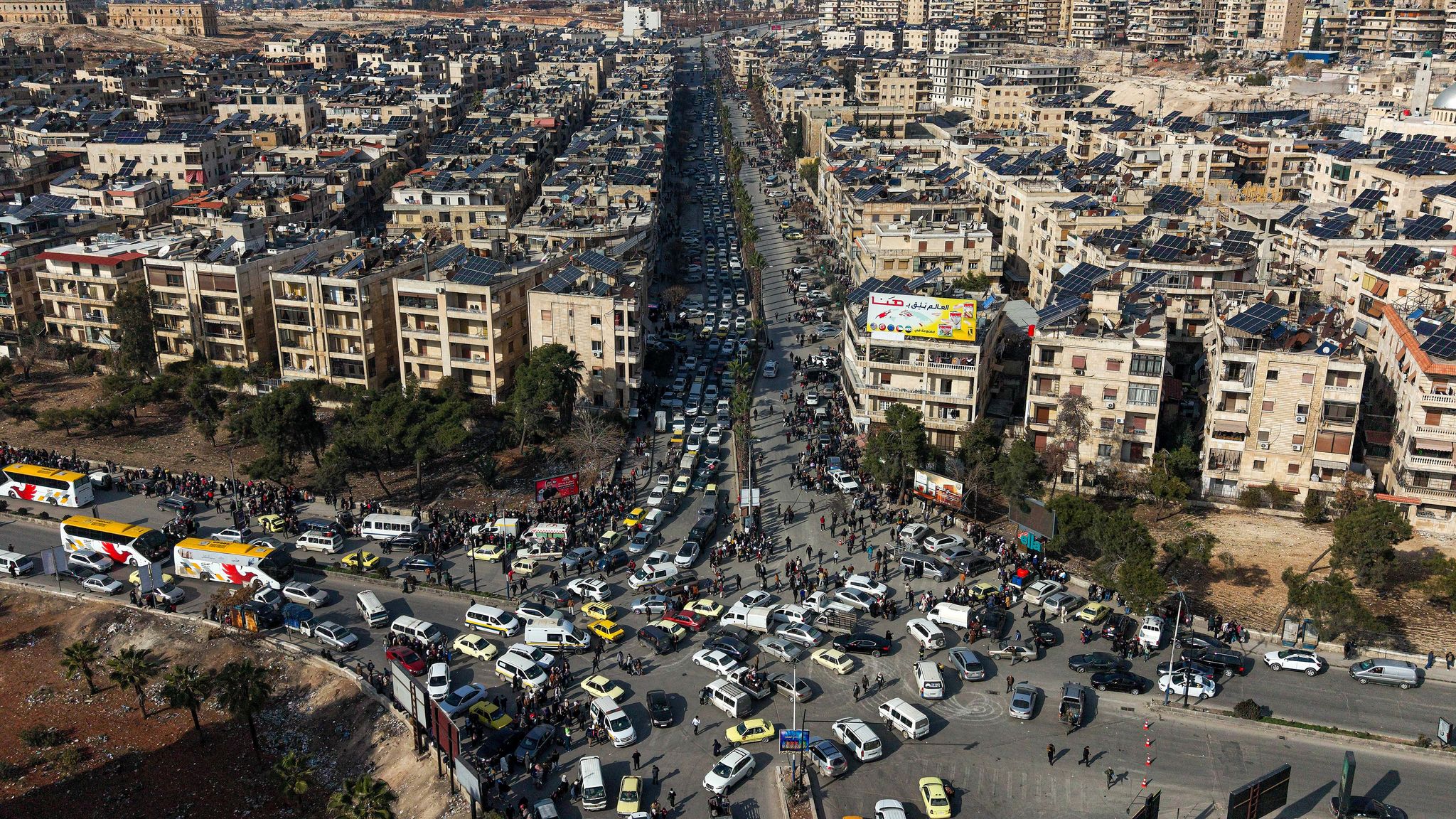 Tens of thousands flee Aleppo neighborhoods as Syrian government ...