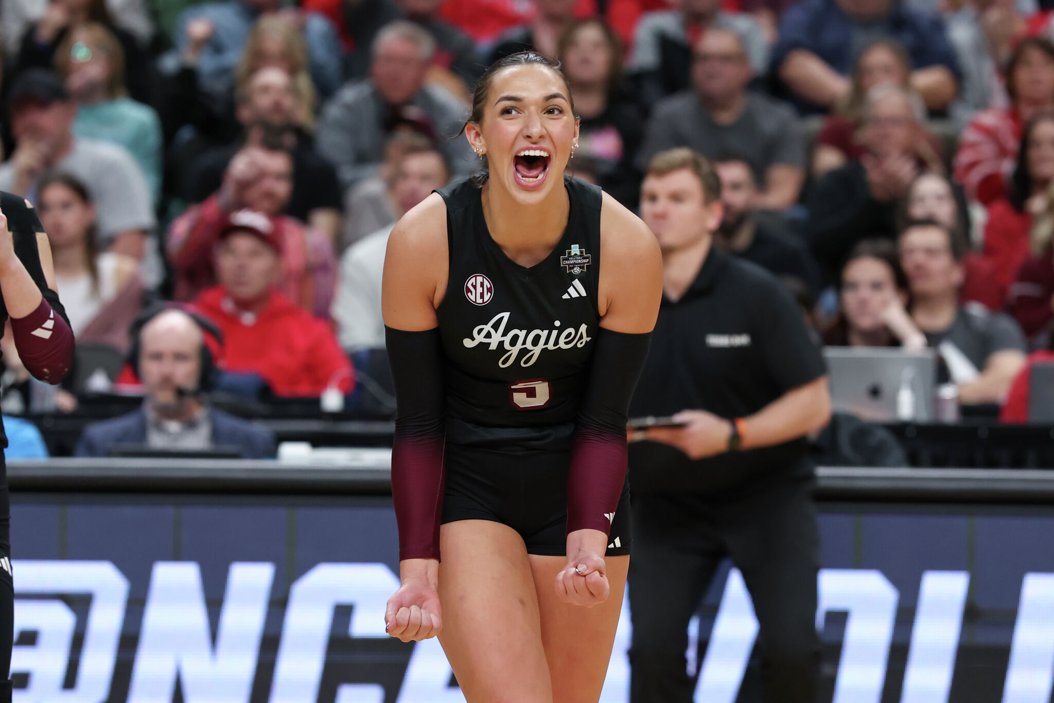 Texas A&M volleyball player's quick turnaround from champ to pro