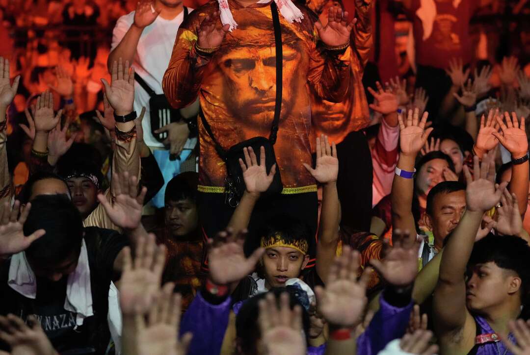 Filipino Catholics express outrage over corruption scandal during ...