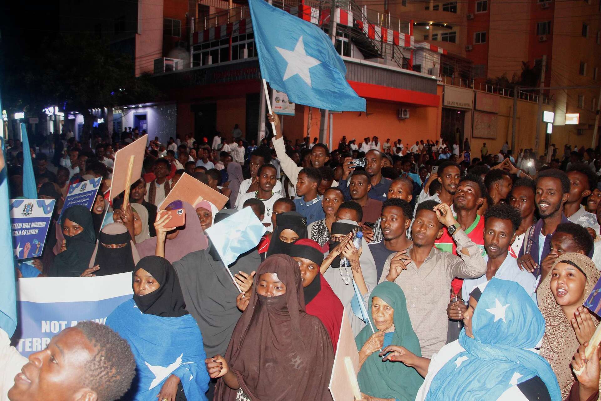 Hundreds in Somalia's capital protest Israel's recognition of breakaway ...