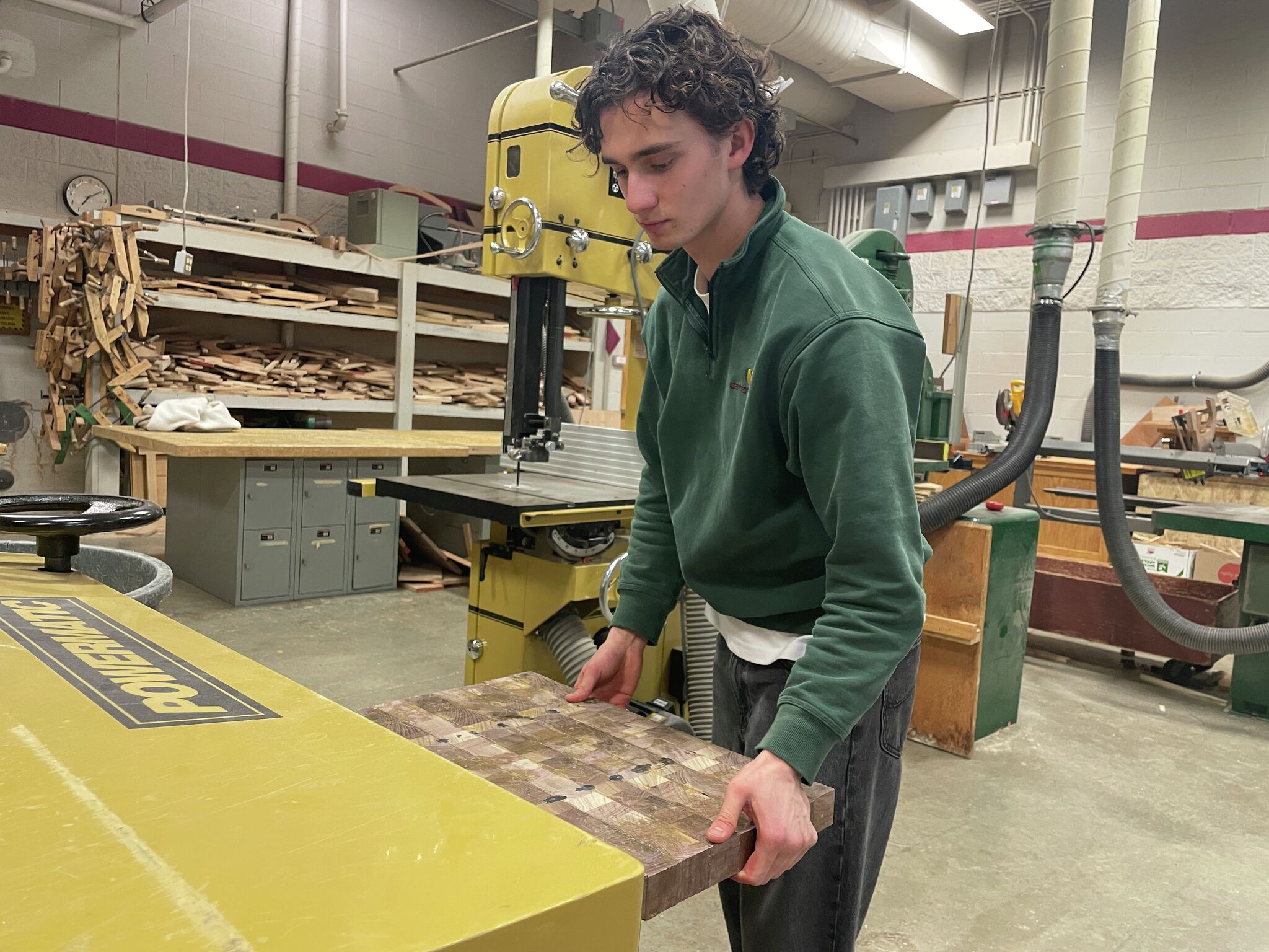 Actor Kiefer Sutherland arrested for allegedly assaulting a ride-hail ...