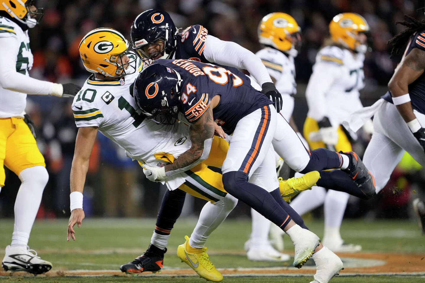 Packers vs Bears predictions: Picks, odds for NFL Wild Card game