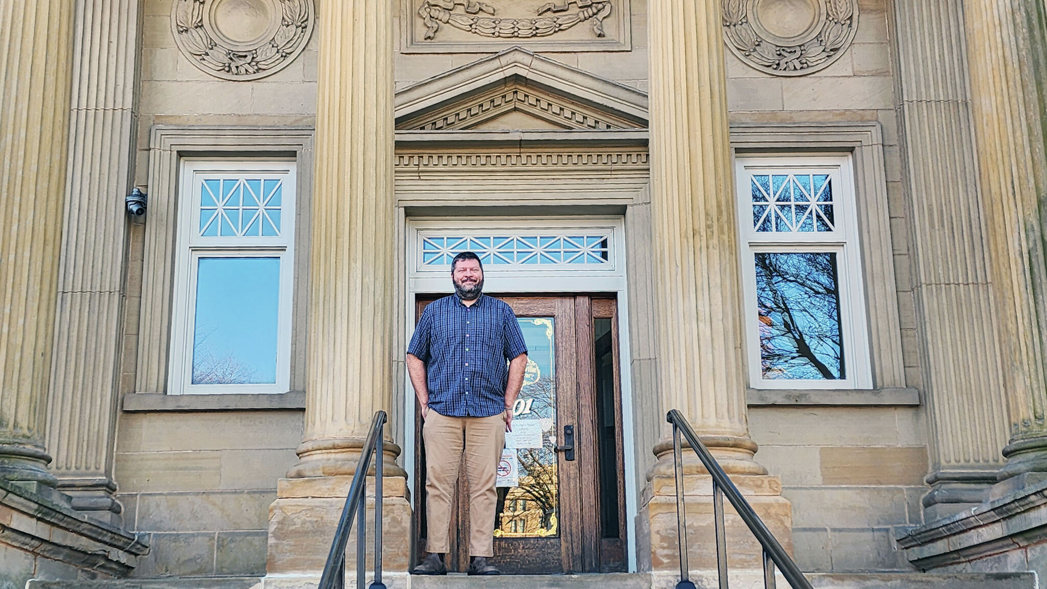 This beef taco recipe from the cookbook 'Plantas' uses salsa for ...