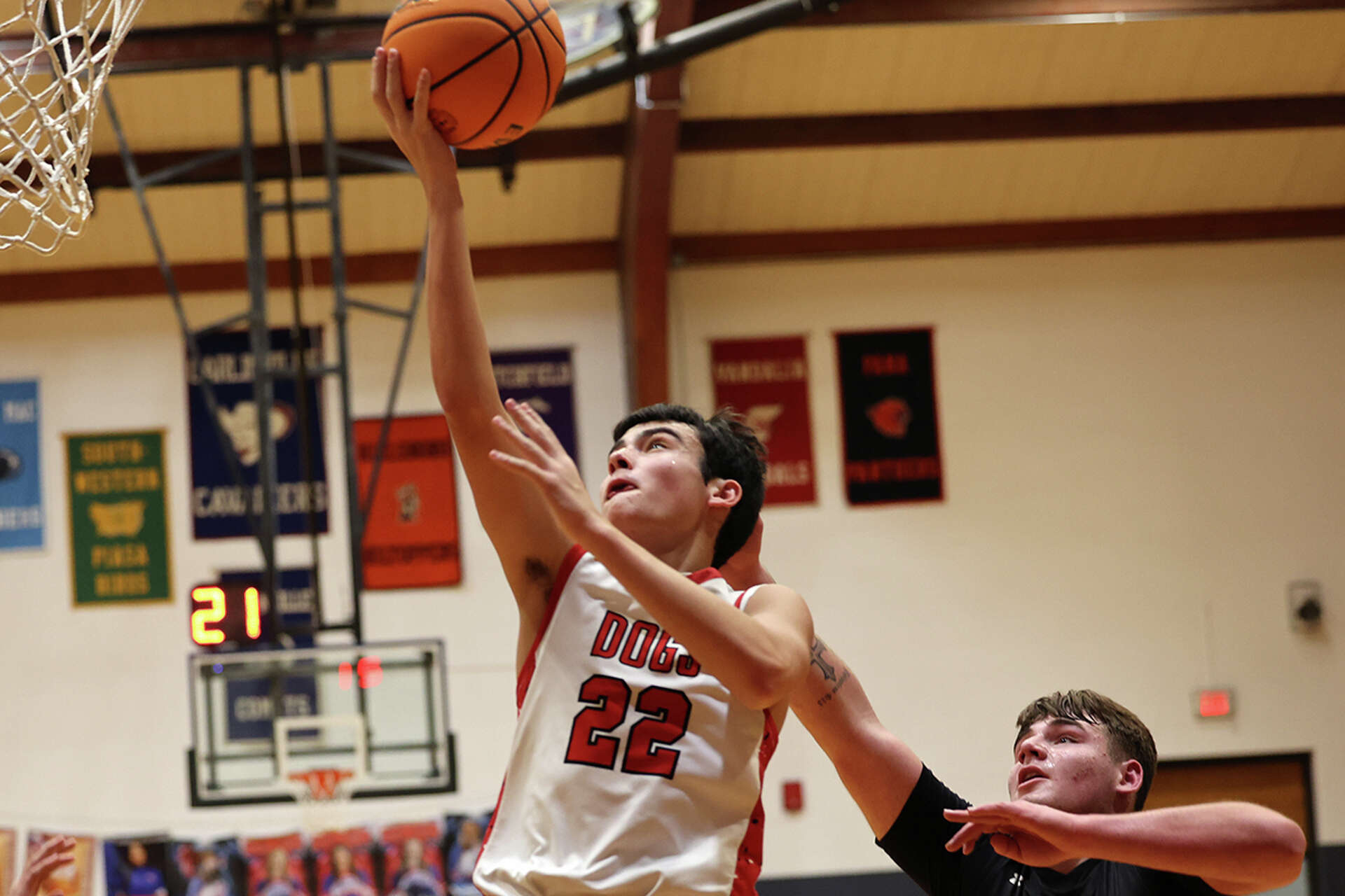 FRIDAY BOYS BASKETBALL: Staunton's Isiah Laux gets to 1,000 in SCC win
