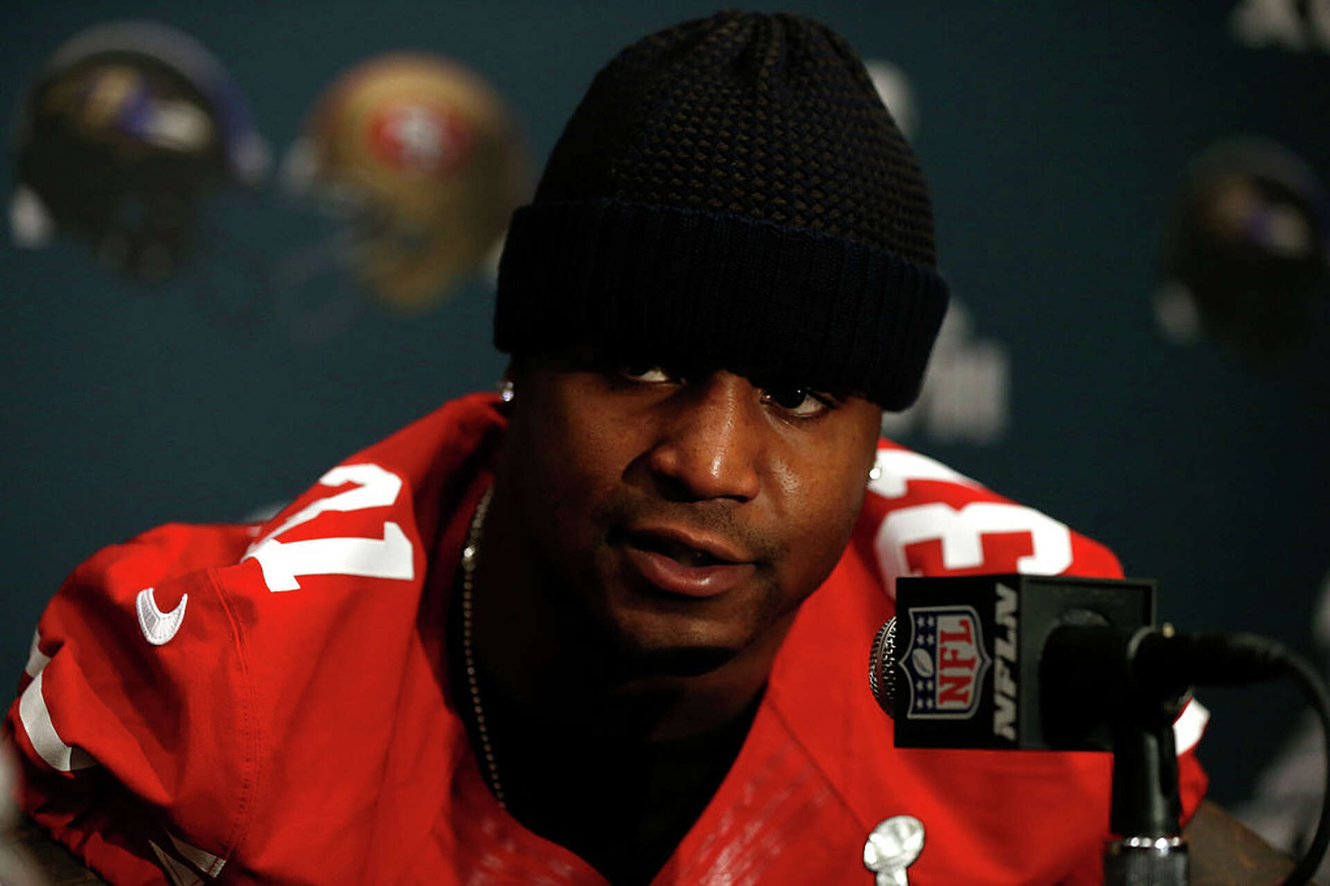 Popular ex-49ers player sparks war of words on social media
