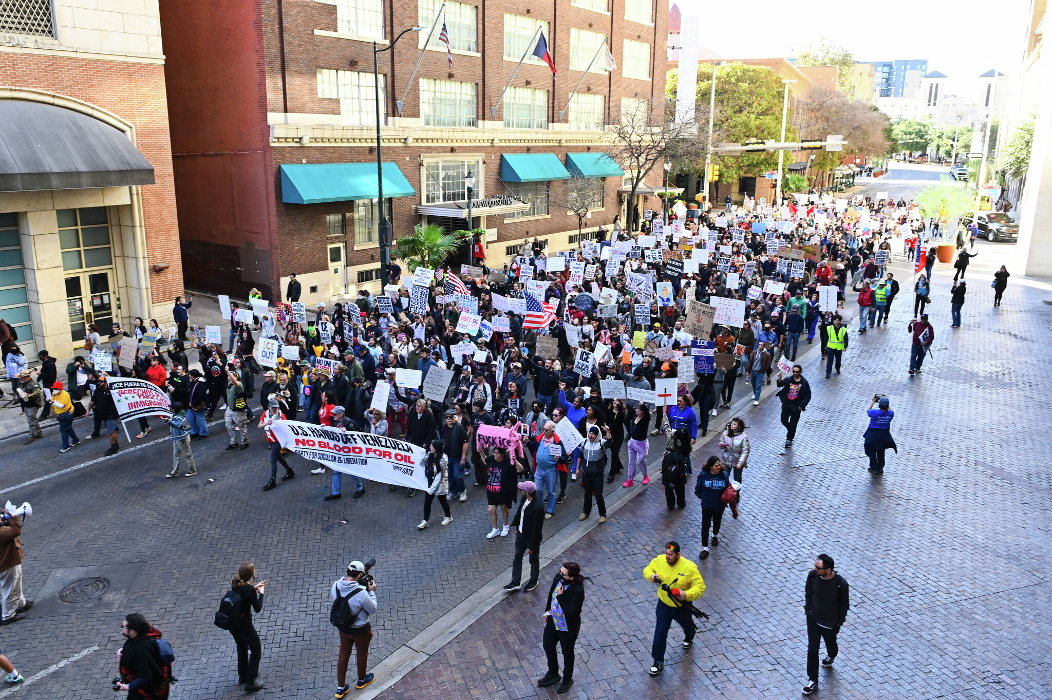 In San Antonio, hundreds gather to protest Minneapolis ICE shooting