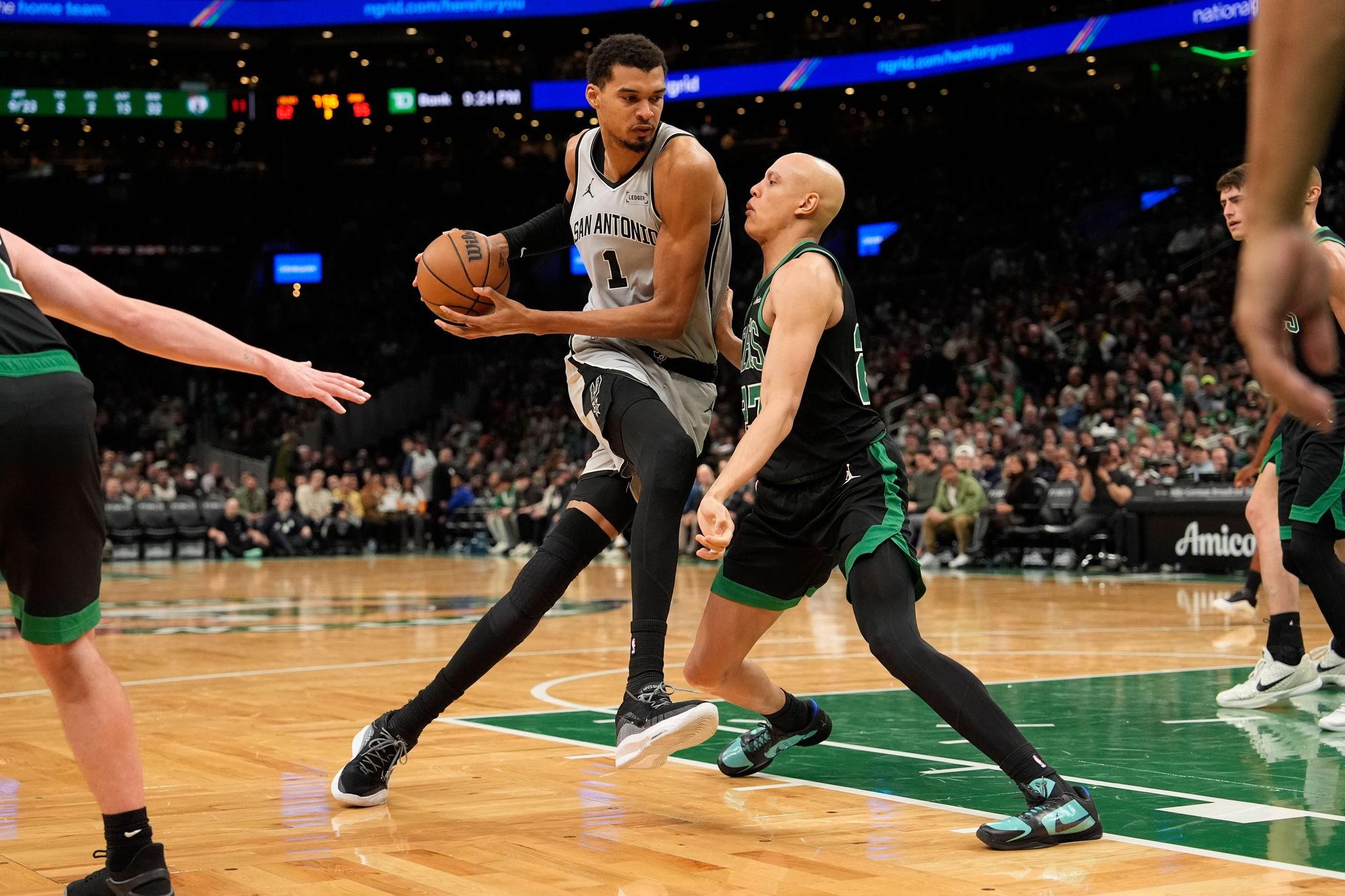 Wembanyama and Fox each score 21 points in Spurs' 100-95 win over Celtics