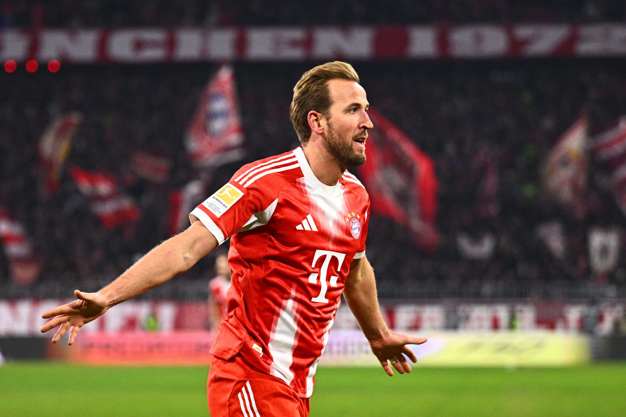 Bayern demolishes Wolfsburg 8-1 to go 11 points clear in Bundesliga