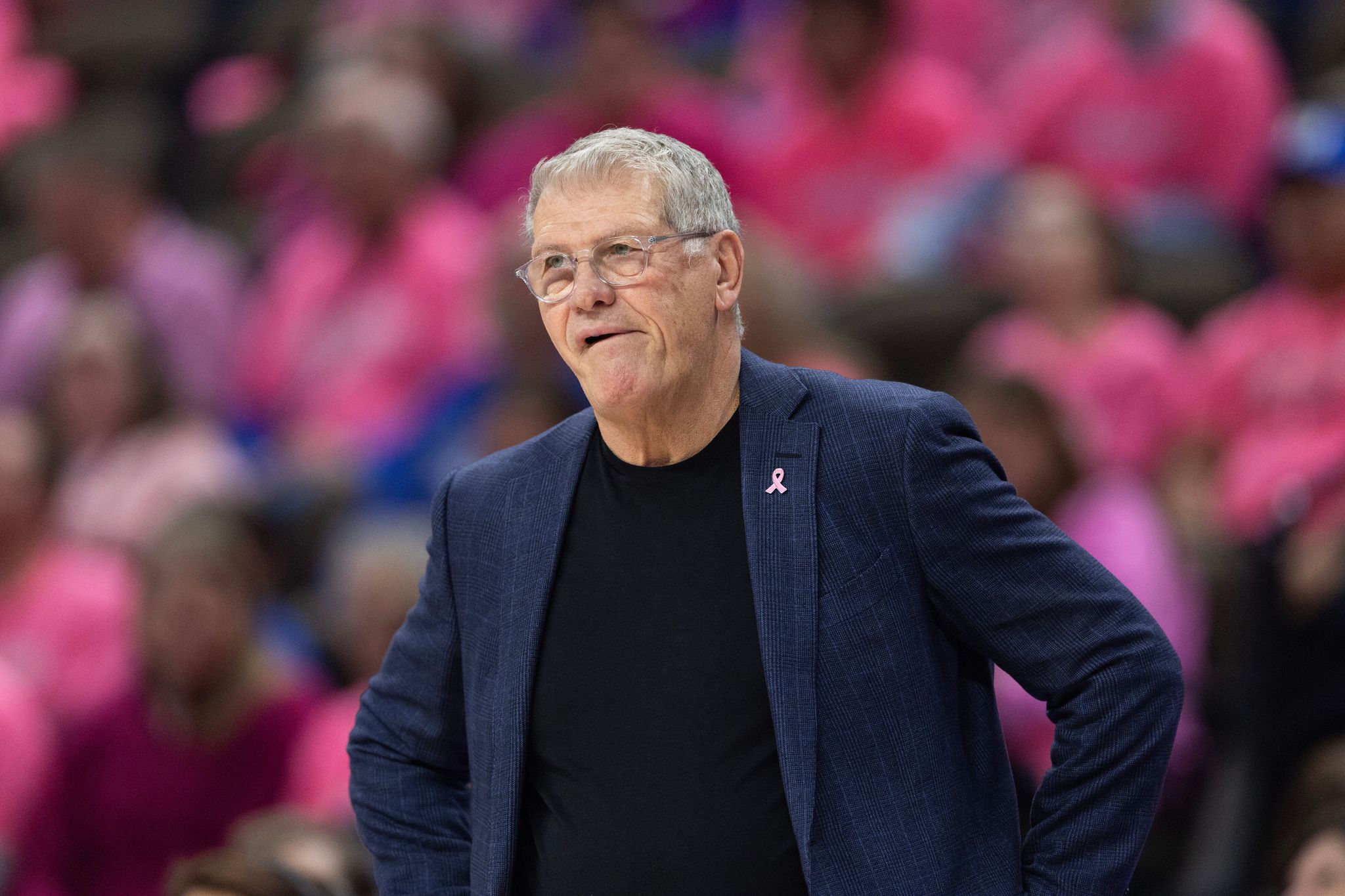 Sarah Strong's 18 points and 13 rebounds lead No. 1 UConn in 95-54 rout ...