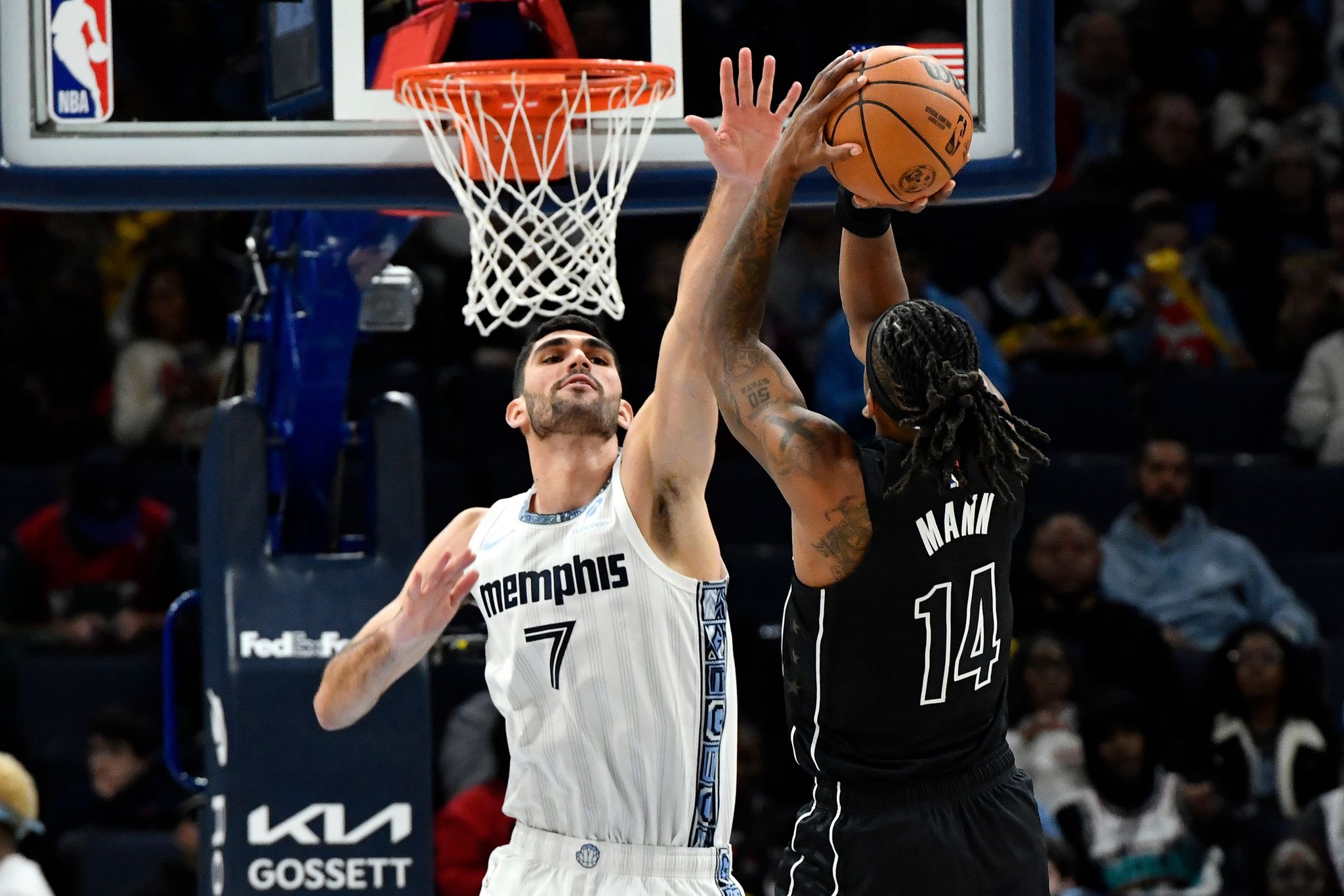 Cedric Coward hits 2 late 3s to help the Grizzlies beat the Nets 103-98