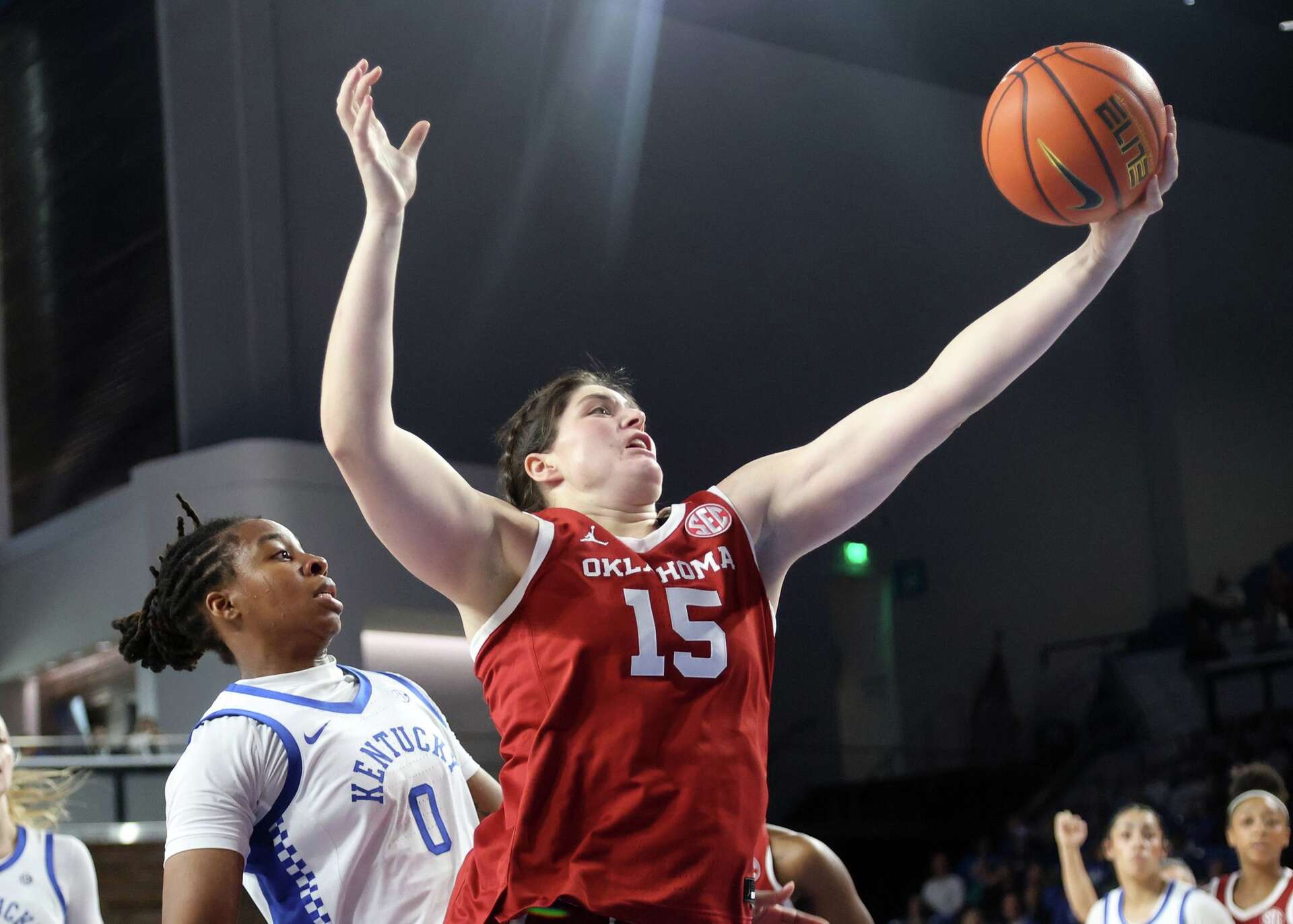 Morgan helps Kentucky rally from 13-point deficit to beat Oklahoma 63-57