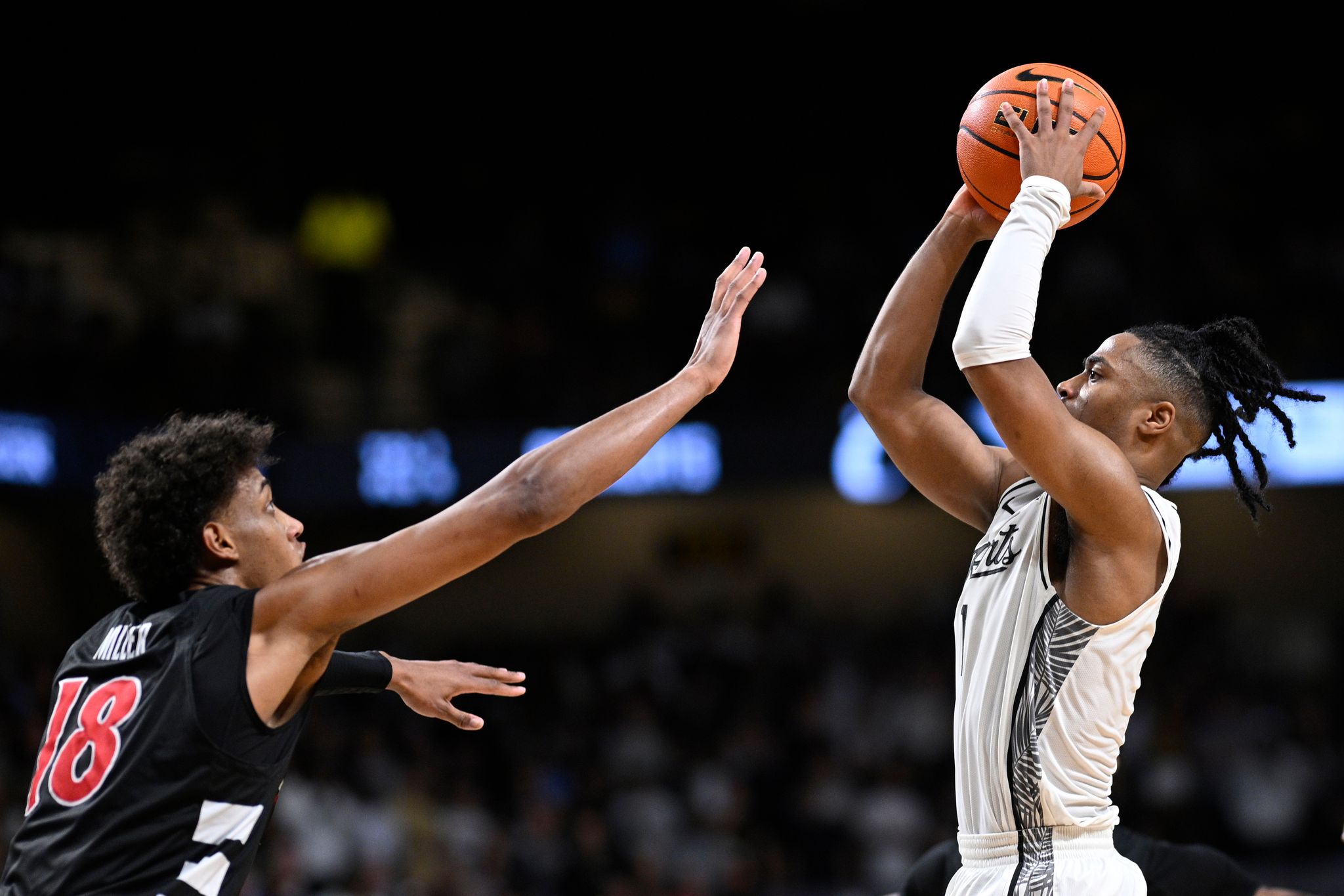 No. 25 UCF beats Cincinnati 73-72 on Themus Fulks' jumper in final seconds