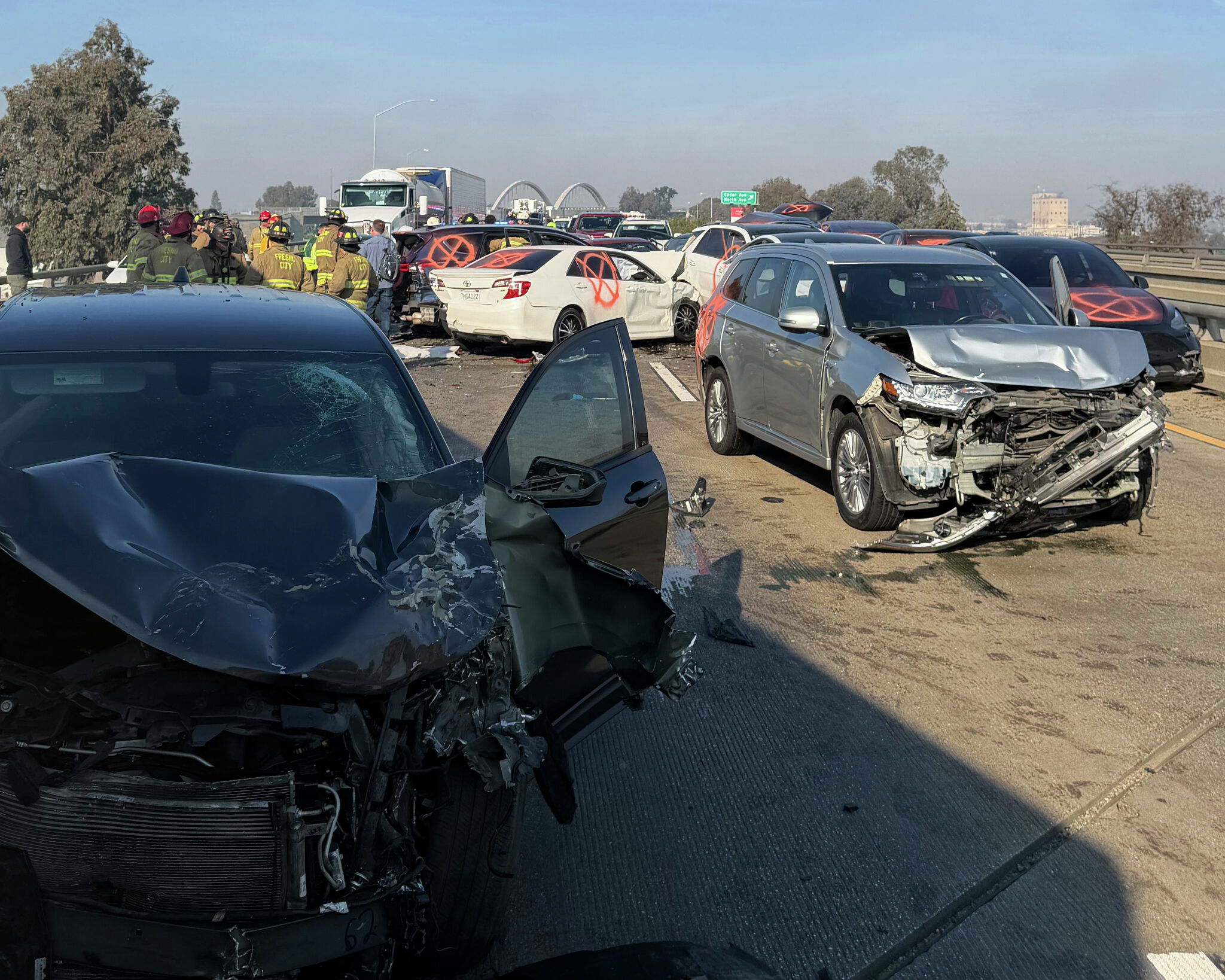 Man killed in fog-related pile-up near Fresno