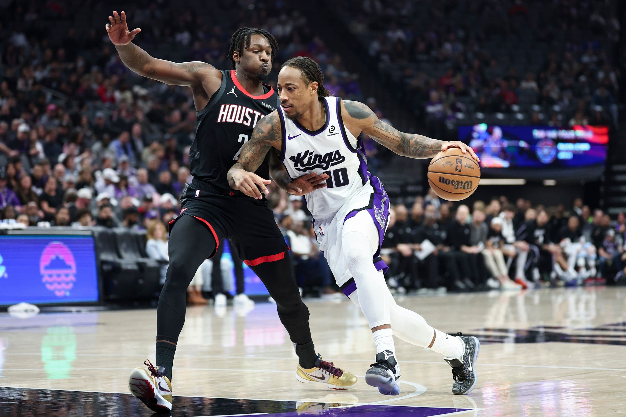 DeMar DeRozan reaches 26,000 career points in Kings' victory over Rockets