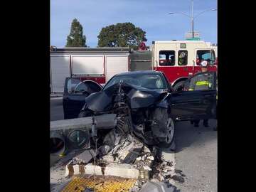 3 people hospitalized after car crashed into S.F. light pole