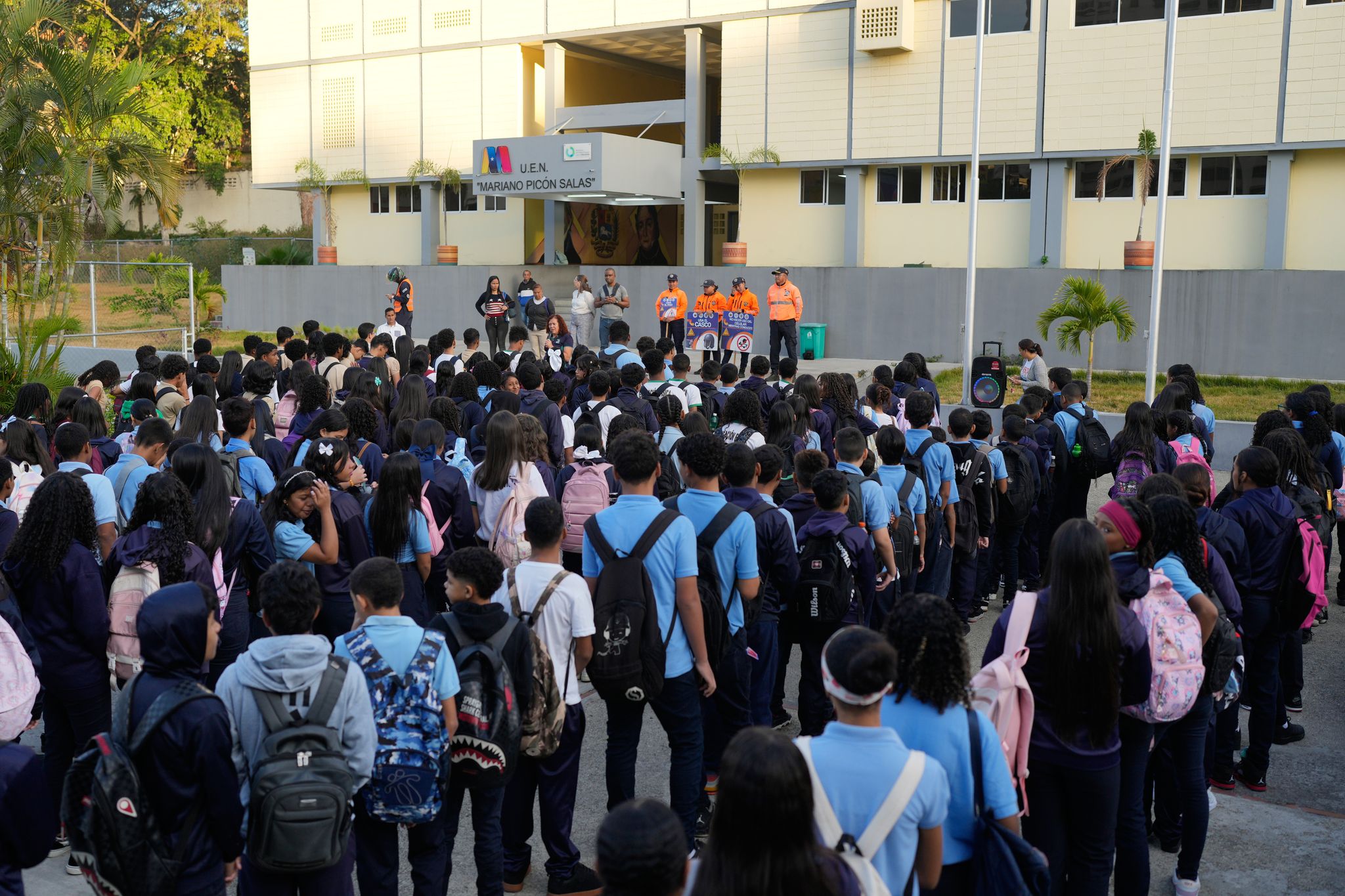 Tranquilo y masivo regreso a clases en Venezuela después de ataque de ...