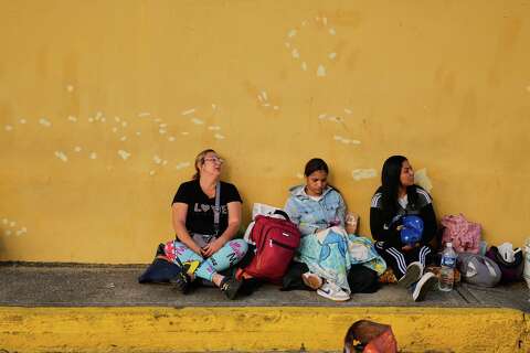 Families of prisoners in Venezuela wait in anguish as promised releases ...