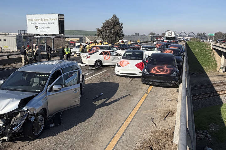 1 dead, at least 20 injured in 17-car pileup on Highway 99