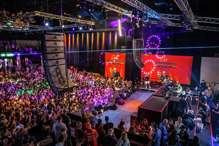 Guy Fieri to host 10,000-person Super Bowl tailgate in the Bay Area