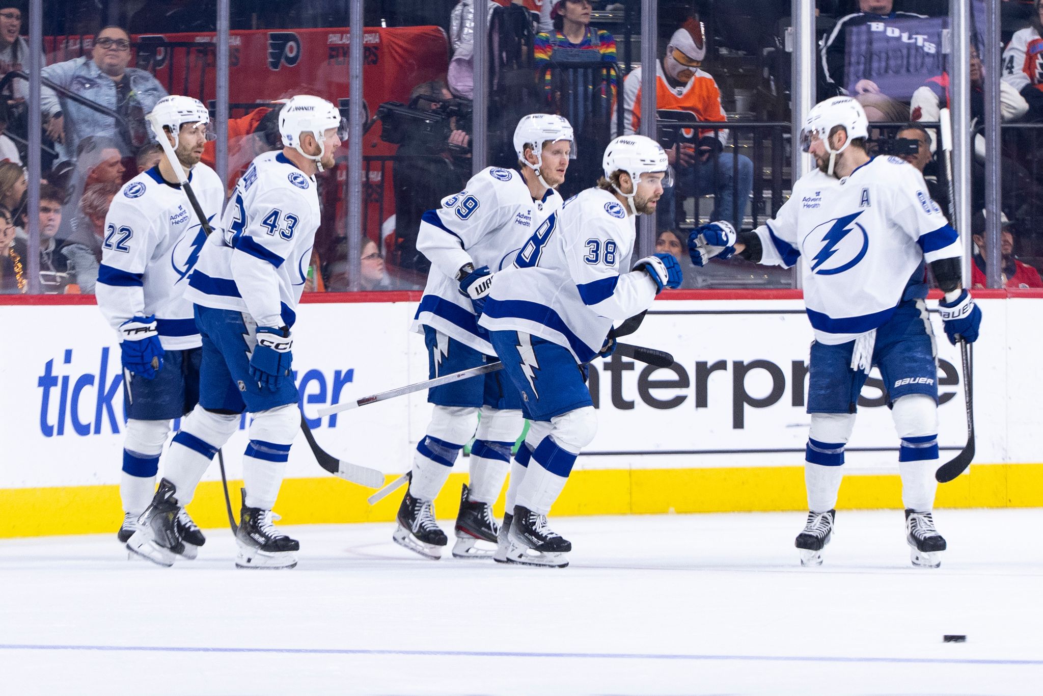 Lightning beat Flyers for 10th straight win as Cooper notches 600th win