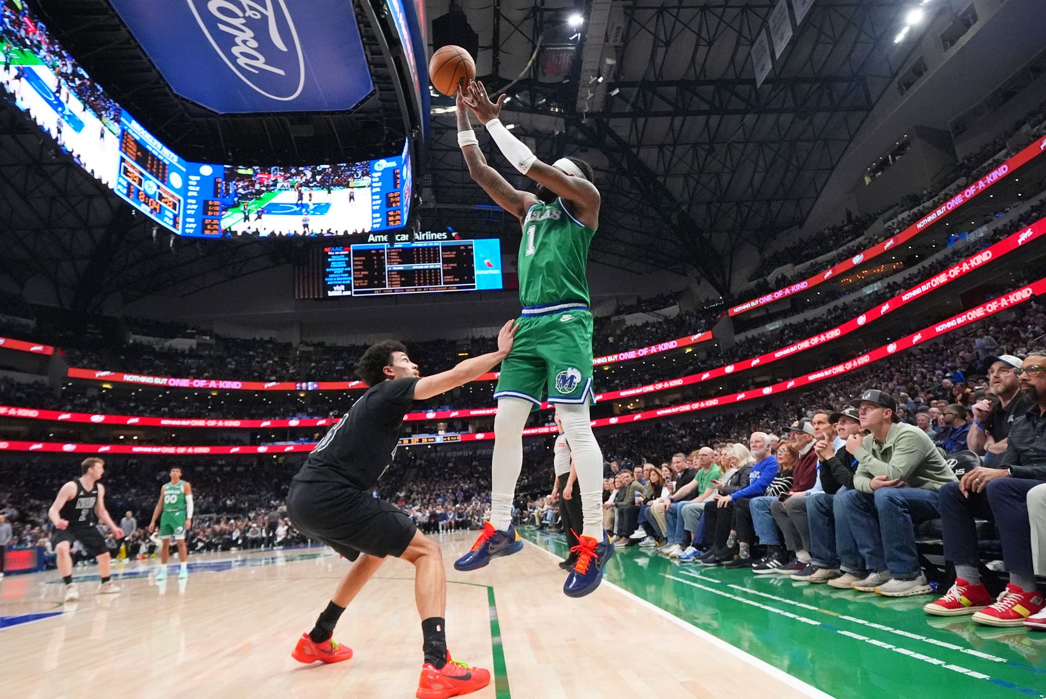 Flagg anota 27 puntos y bloquea tres tiros para ayudar a los Mavericks ...