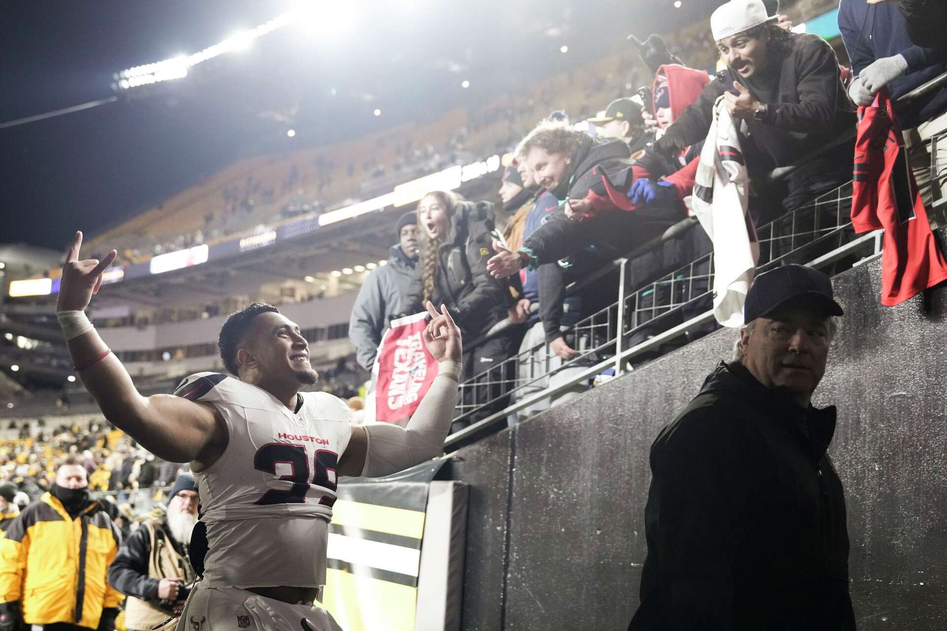 Houston Texans use defense, running game and Christian Kirk to win