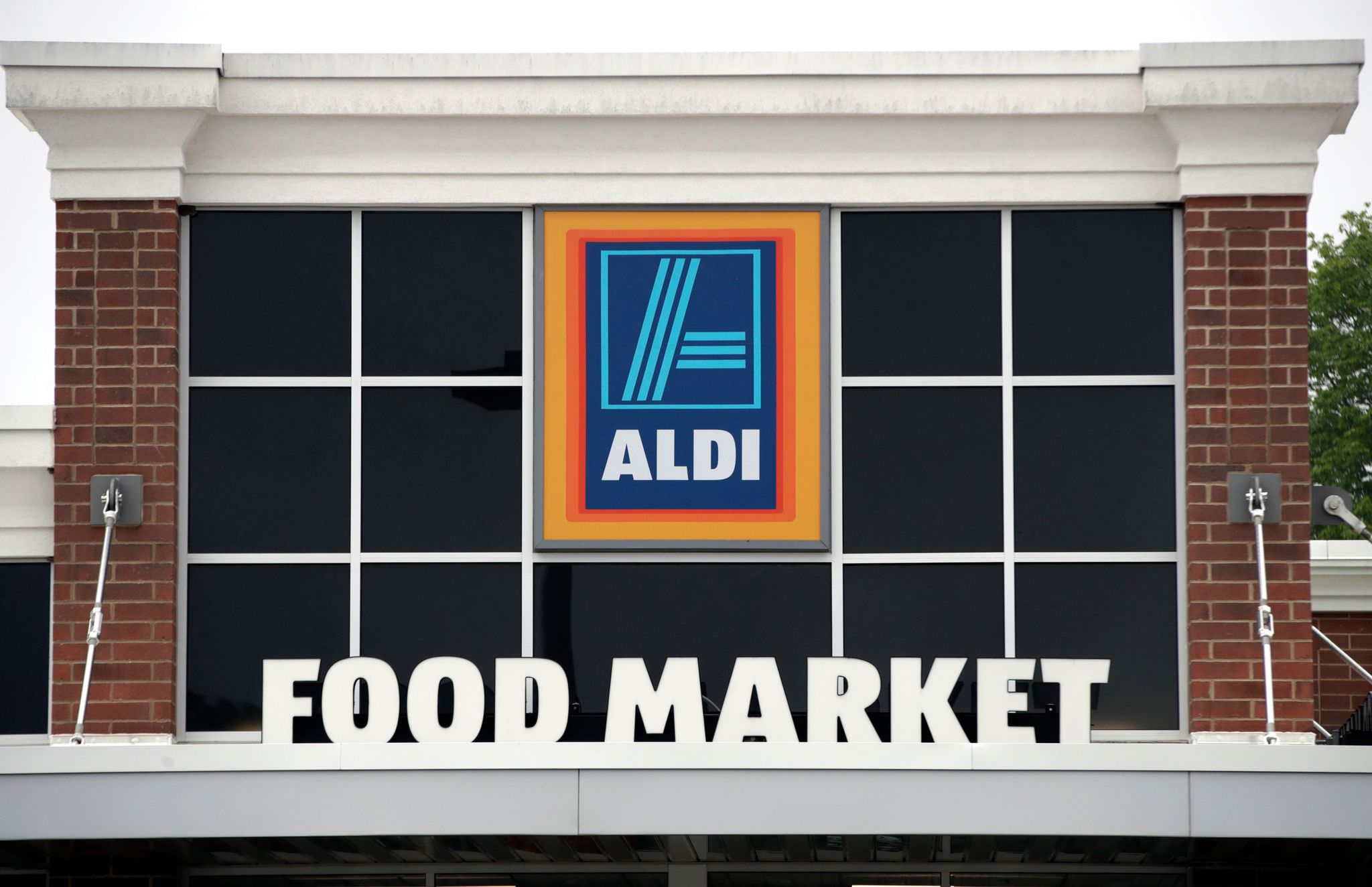 Bargain grocer Aldi seizes the moment and expands with consumers hurting