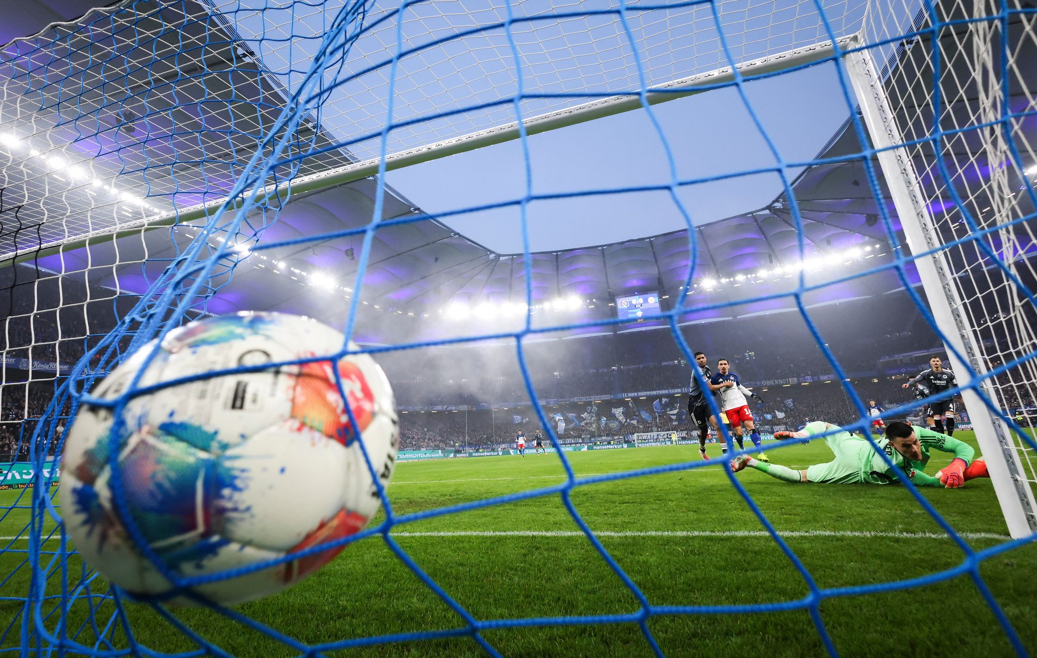 Leverkusen's Bundesliga game at Hamburg postponed over stadium roof ...