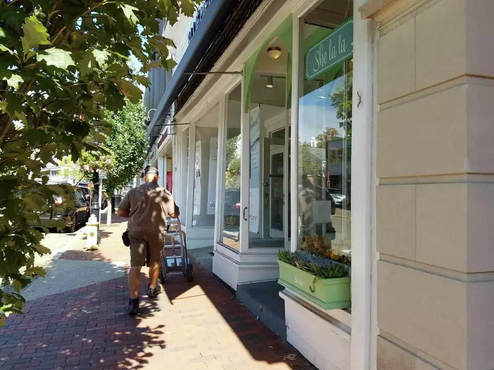 Women’s clothing boutique She la la closing Avon store