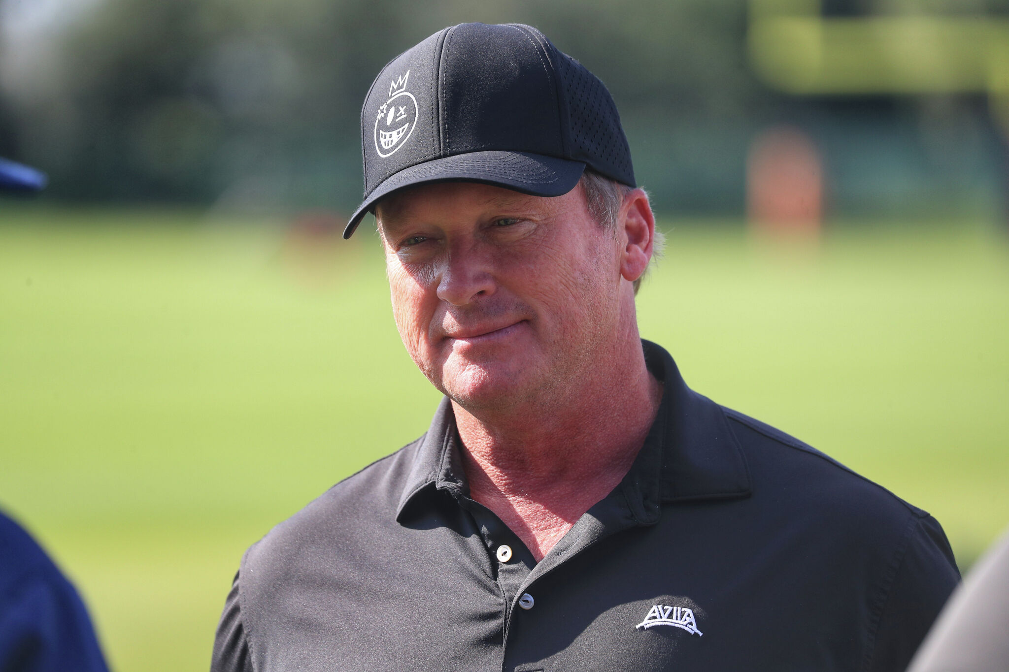Jon Gruden praises Jason Candle after getting UConn gift box