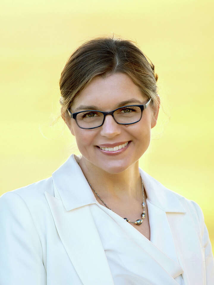 Yale doctor co-writes new weight loss book with Oprah