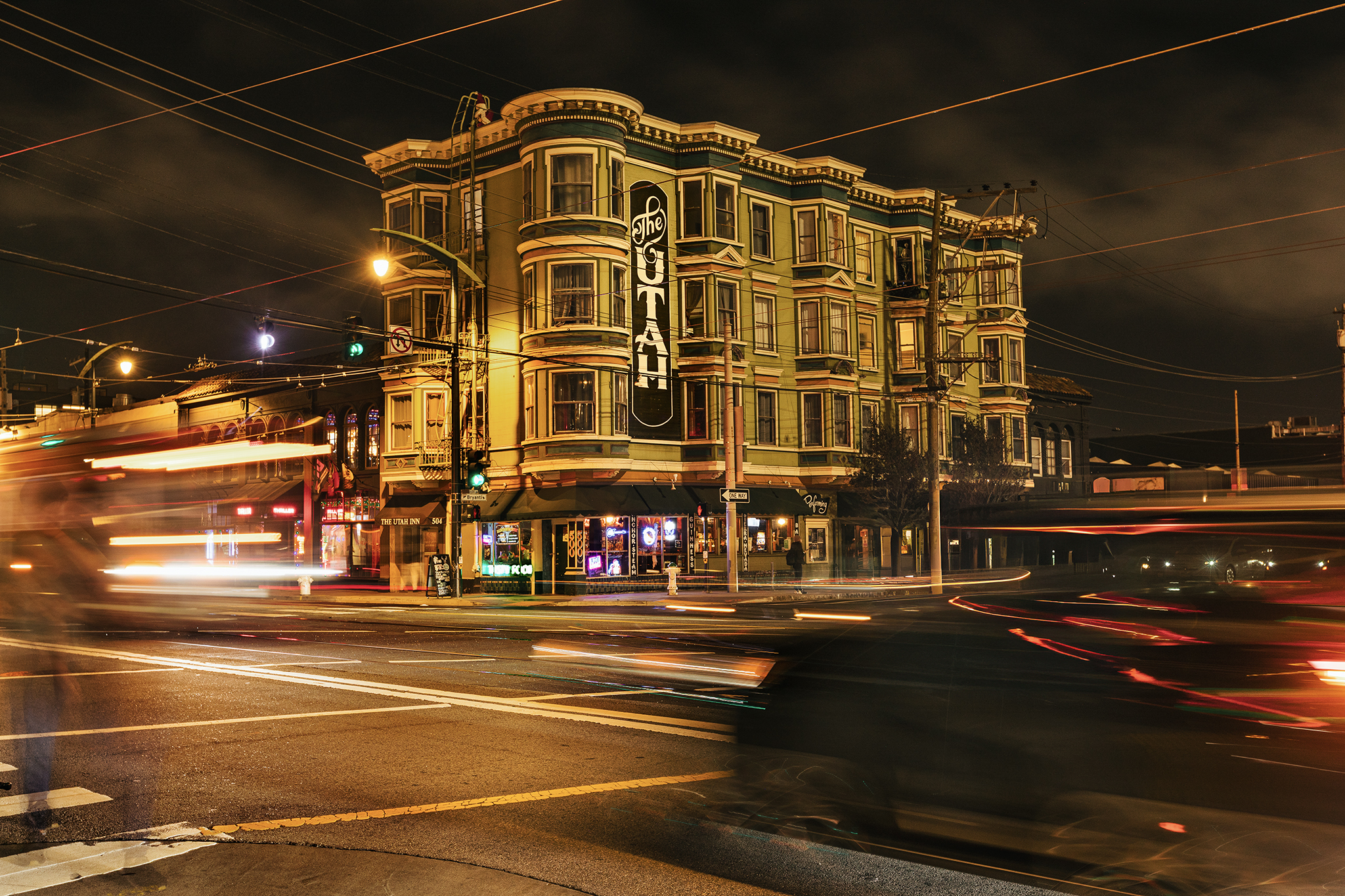 The San Francisco dive bar that loves Bay Bridge traffic