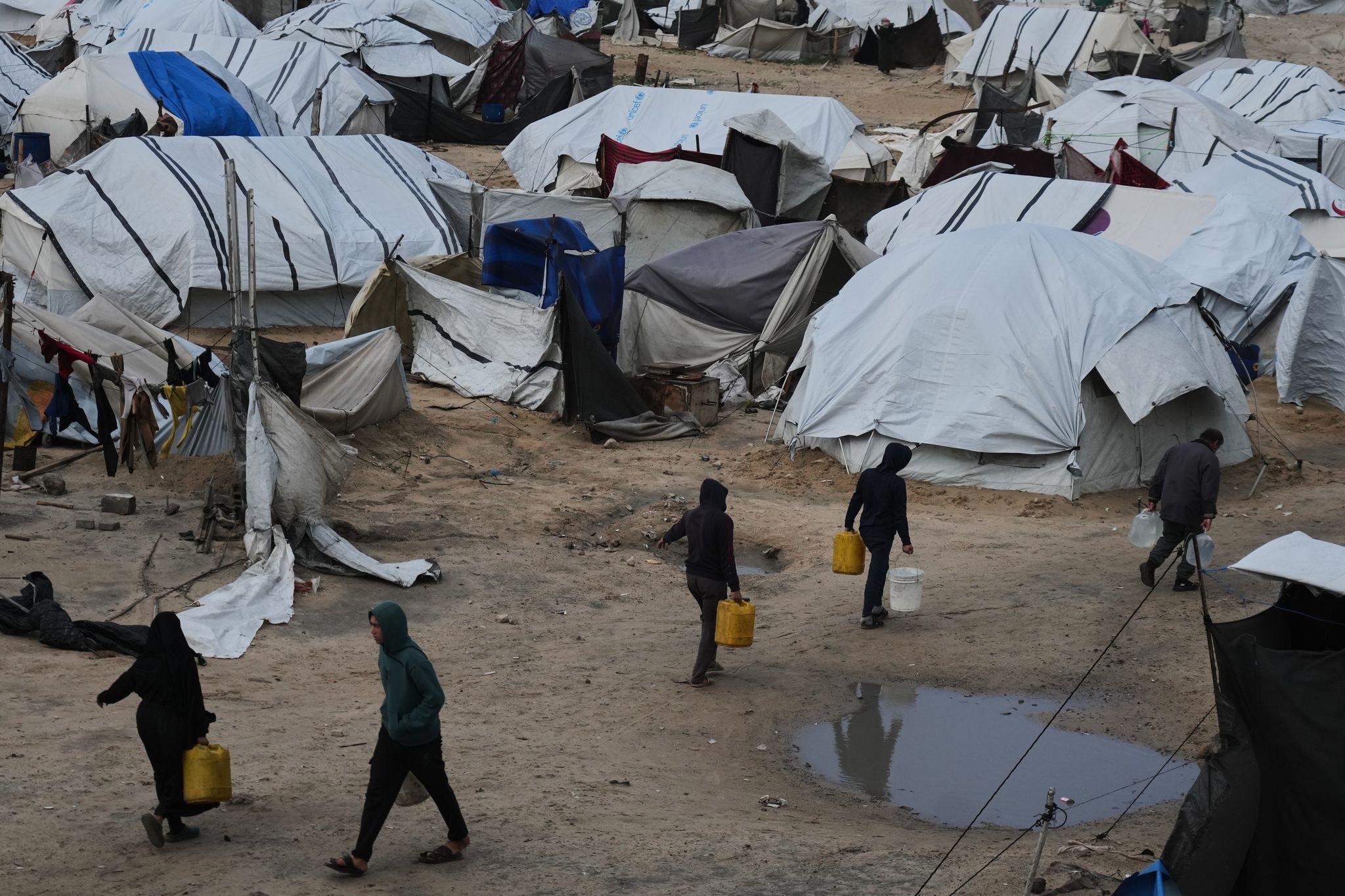 Gaza's living conditions worsen as strong winds and hypothermia kill 5