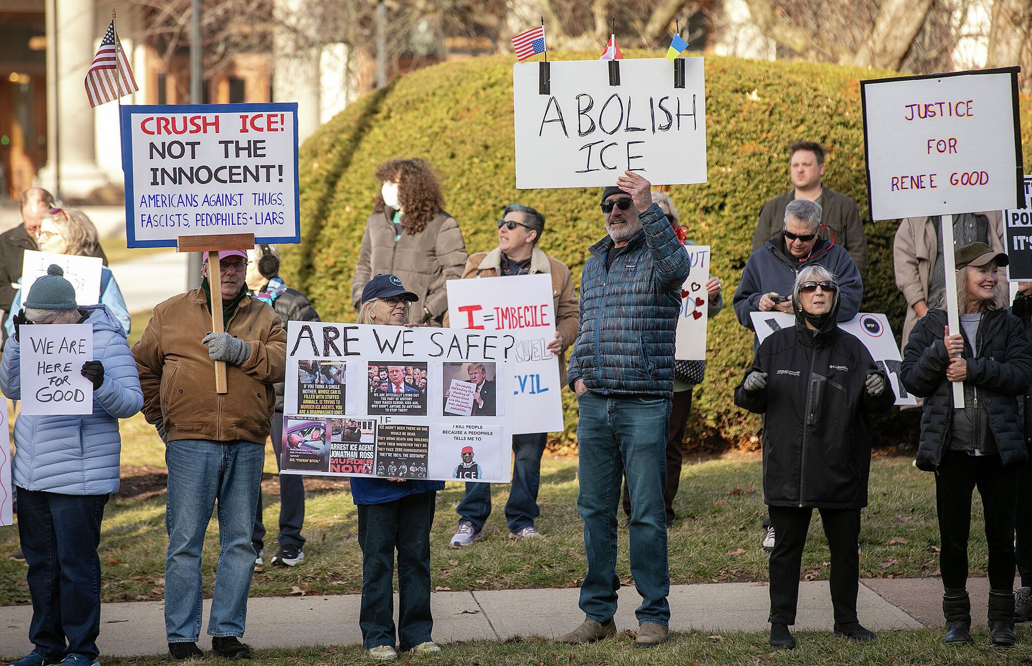 Lanes on I-84 east in West Hartford closed Tuesday morning: DOT