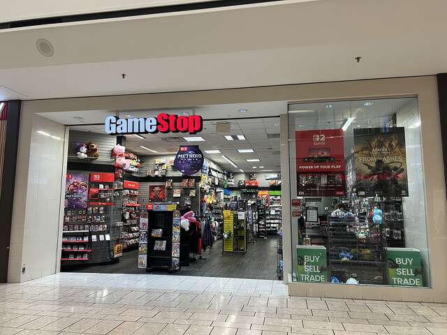Store closures pile up as Texas-based GameStop circles the drain