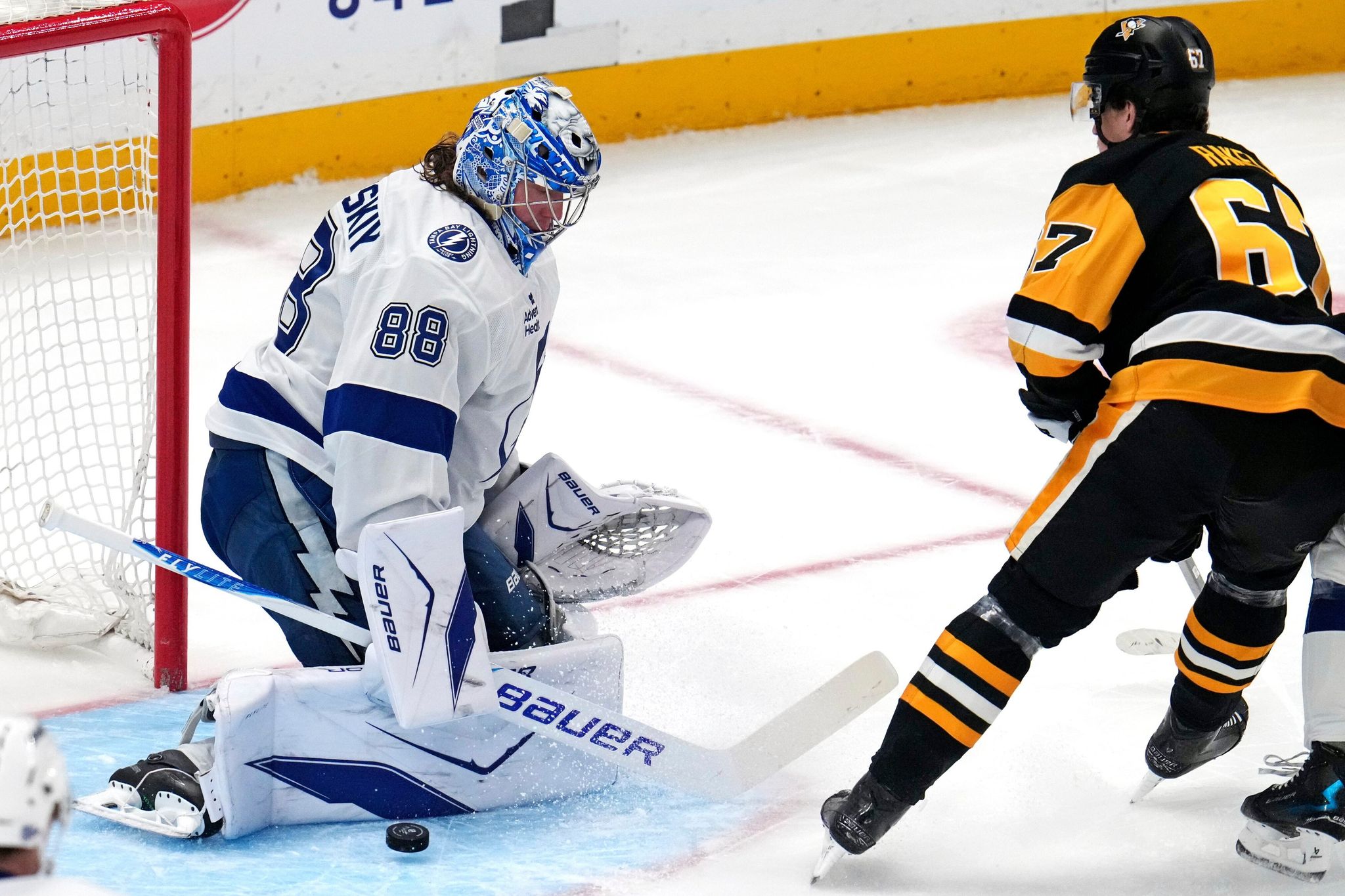 Kucherov scores deciding shootout goal as Lightning beat Penguins 2-1 ...