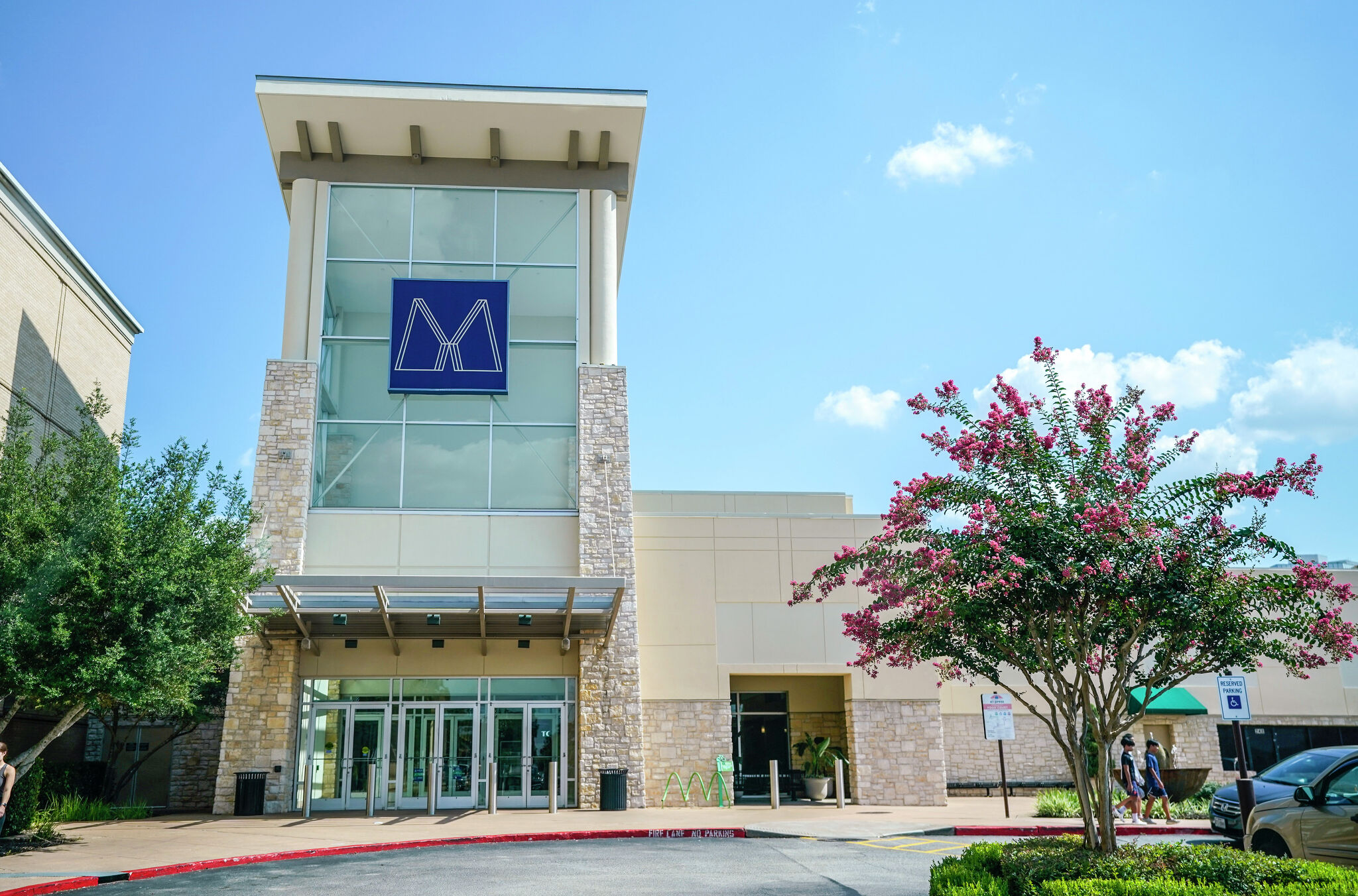 Ammonia leak sparks emergency evacuation at Houston mall