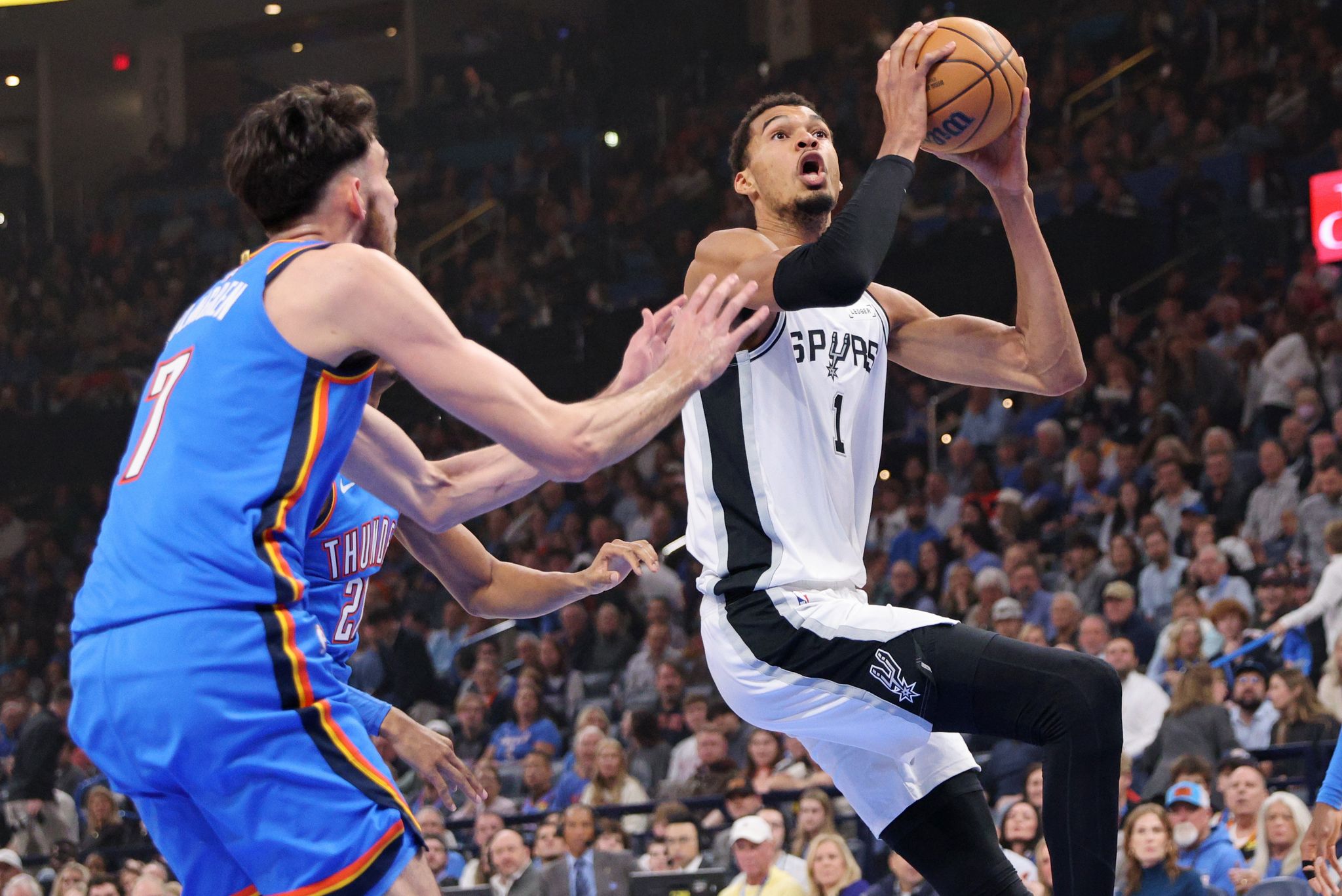 Gilgeous-Alexander scores 34 as Thunder top Spurs for first time in ...