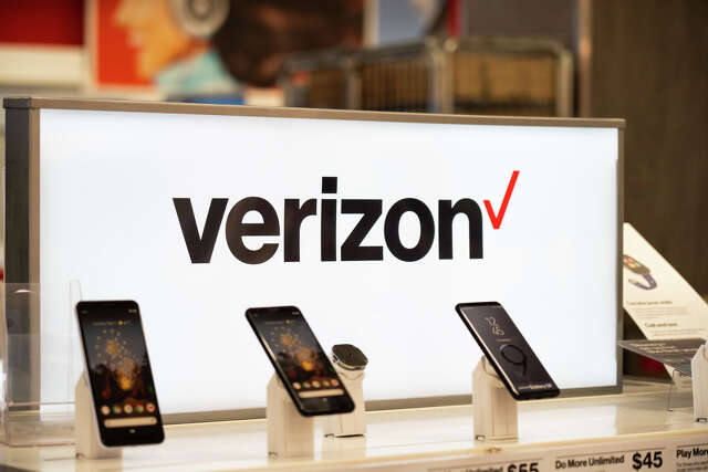 Verizon, T-Mobile and AT&T service returns after widespread outages