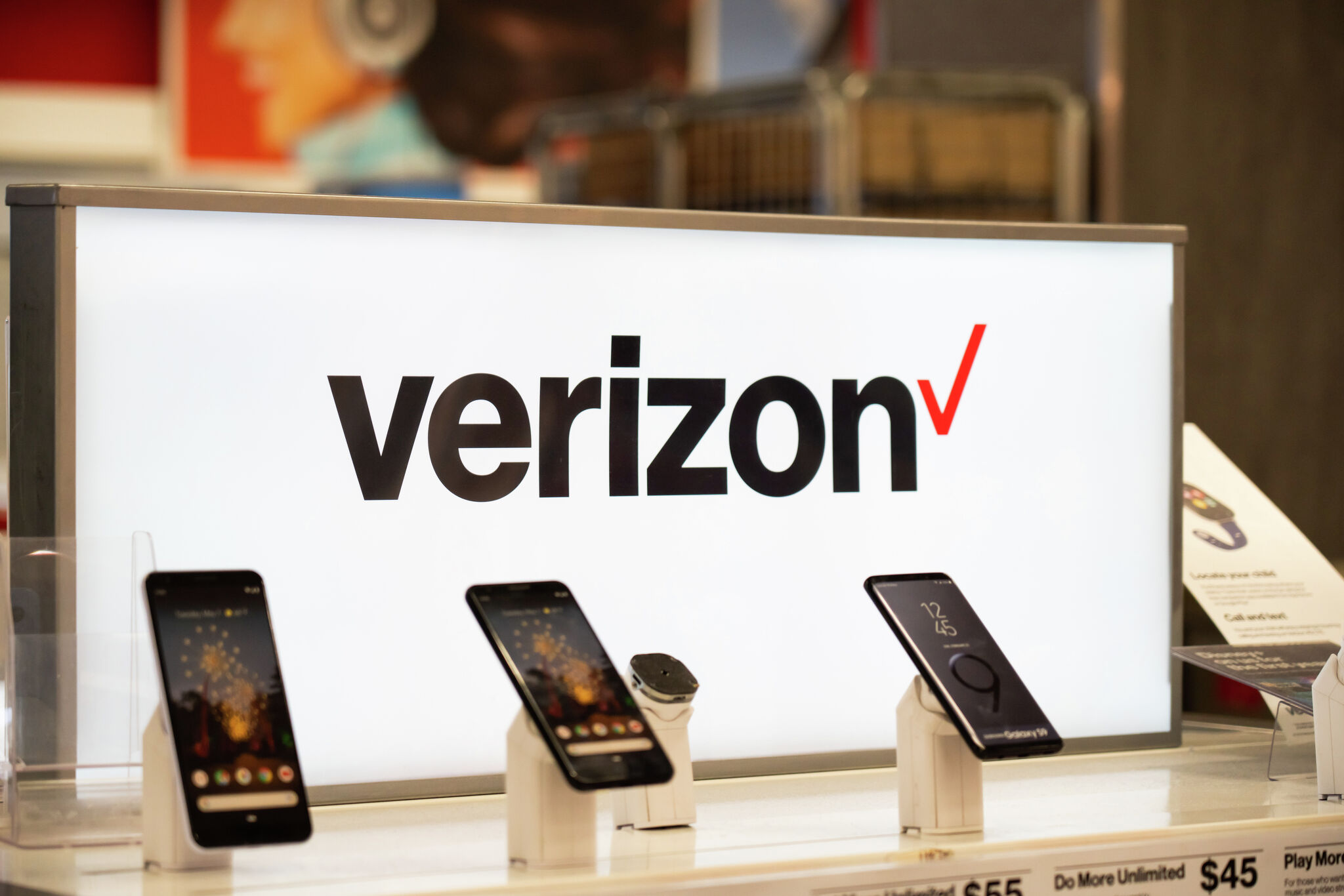 Verizon, T-Mobile and AT&T outages are being reported across the US