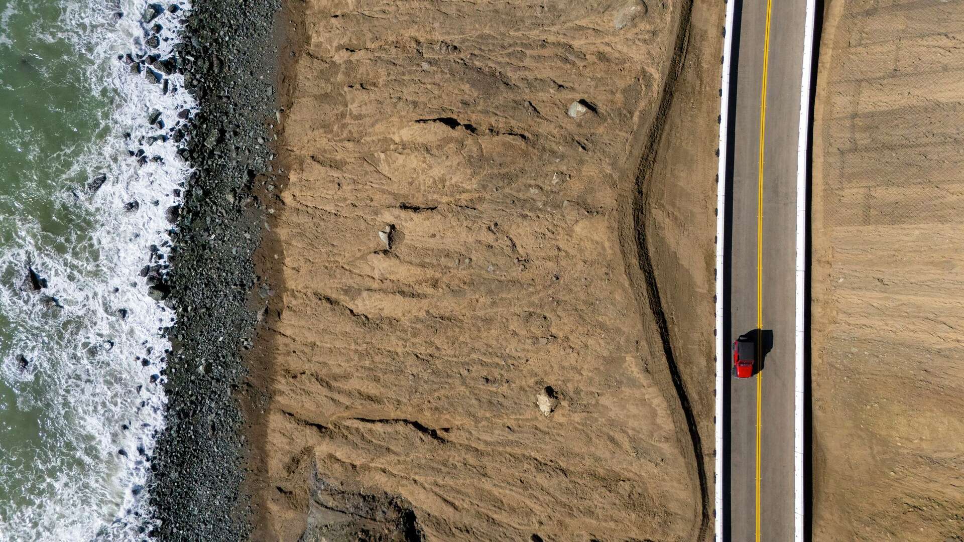 Person who fell from cliff near Devil's Slide identified