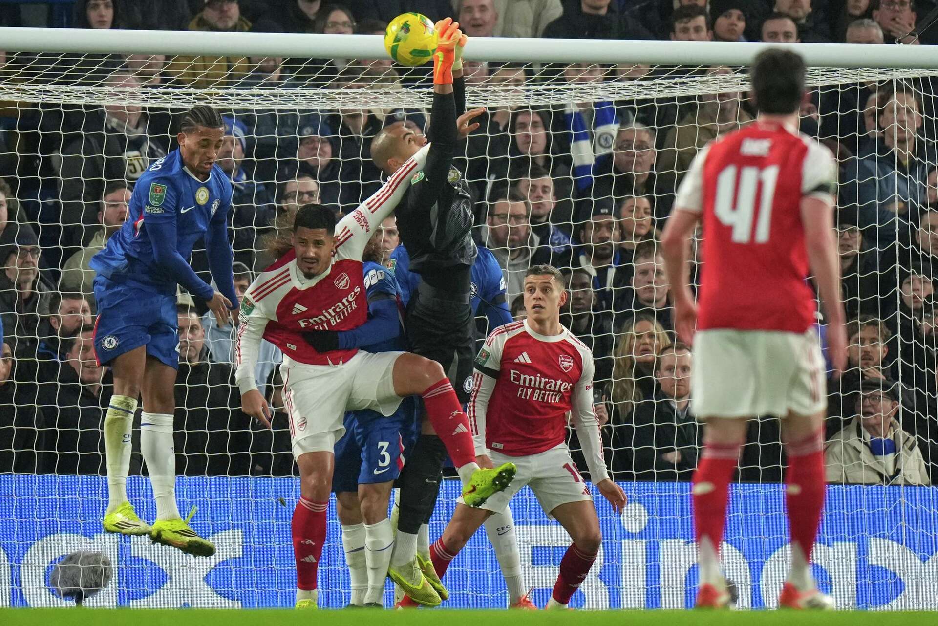 Arsenal feasts on Sanchez mistakes to set up 3-2 win over Chelsea in ...