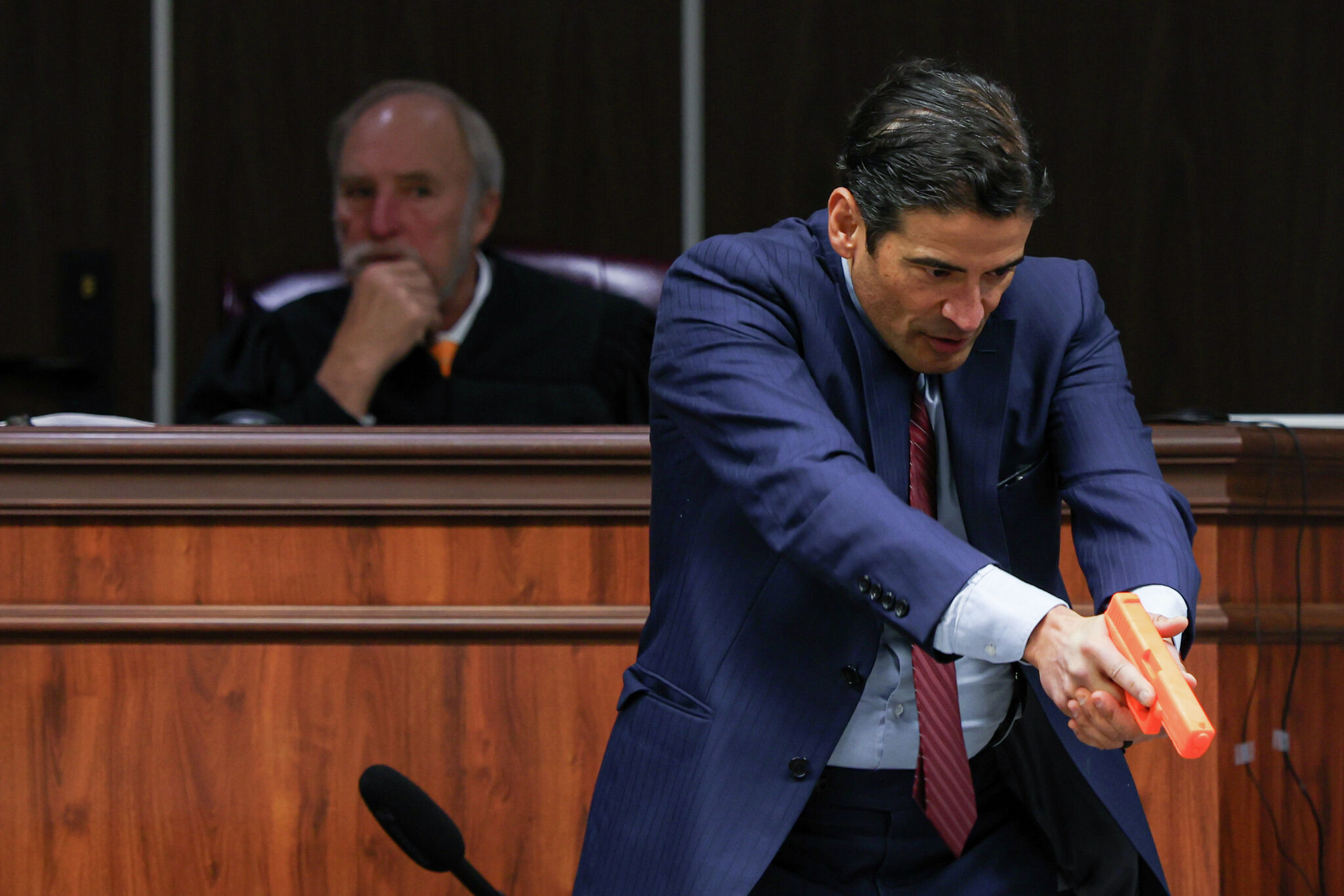 Former Robb Elementary aide says officer did not immediately go inside