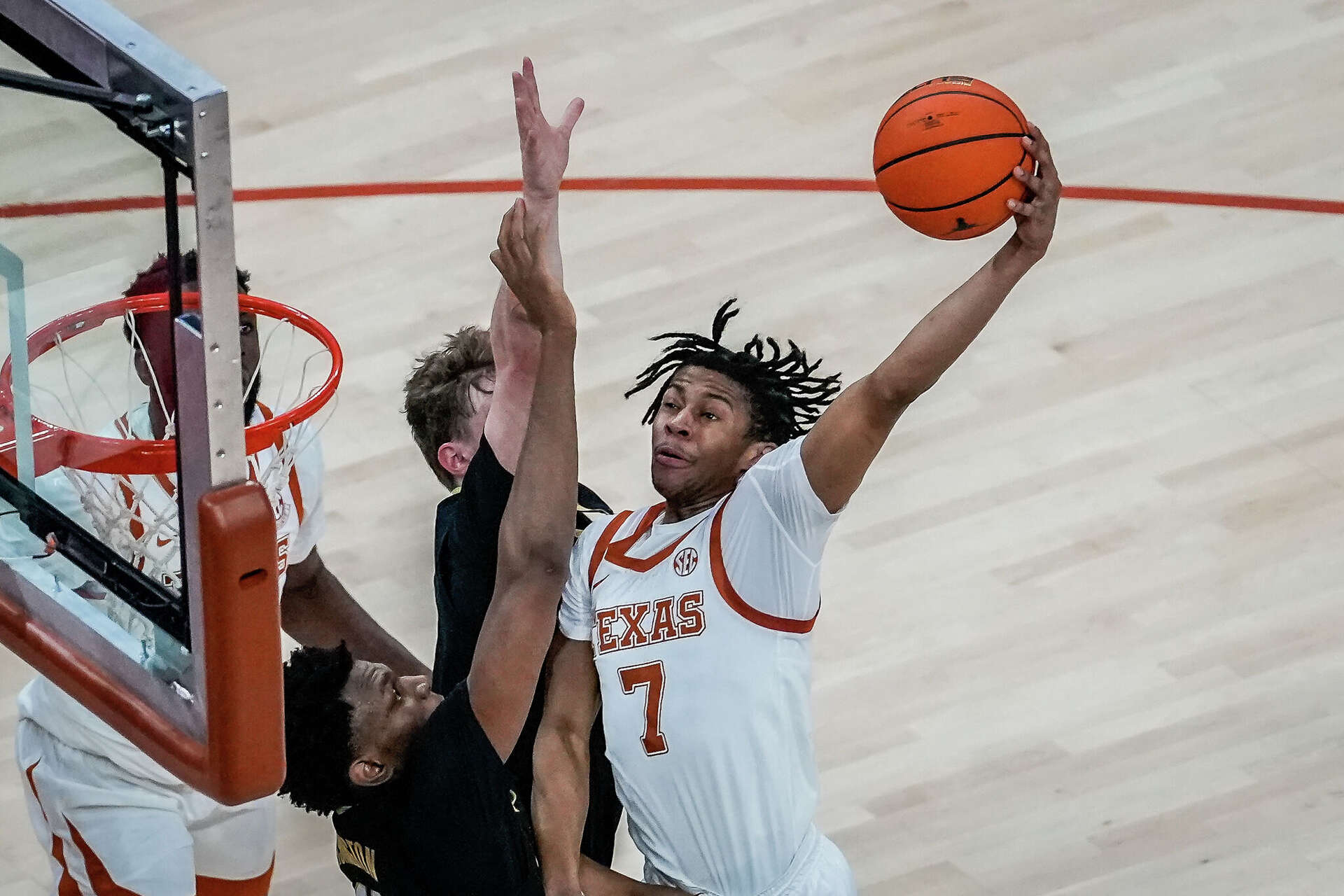 Texas basketball vs Vanderbilt game score: Longhorns beat Commodores